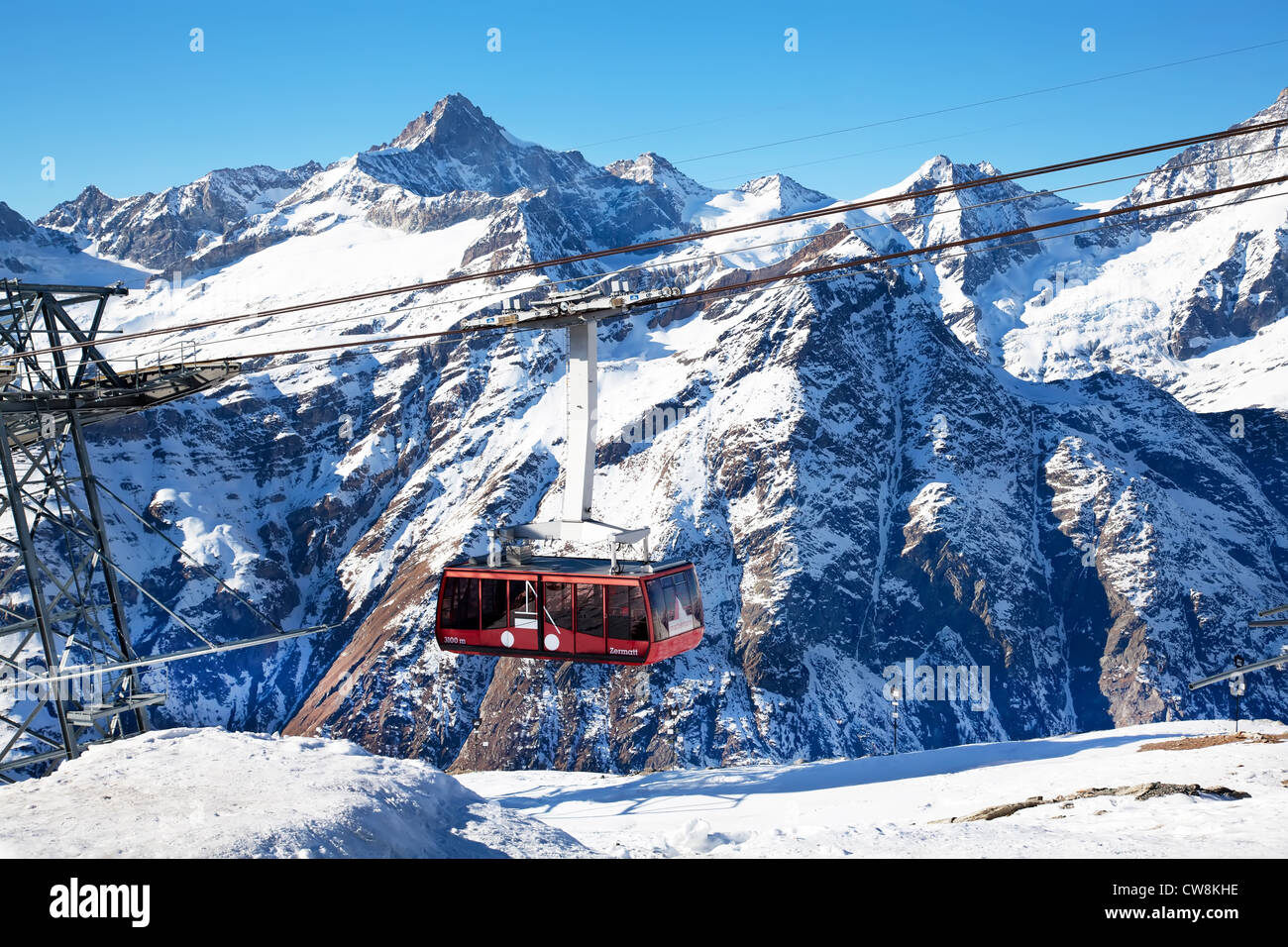 Skiers matterhorn zermatt switzerland hi-res stock photography and ...