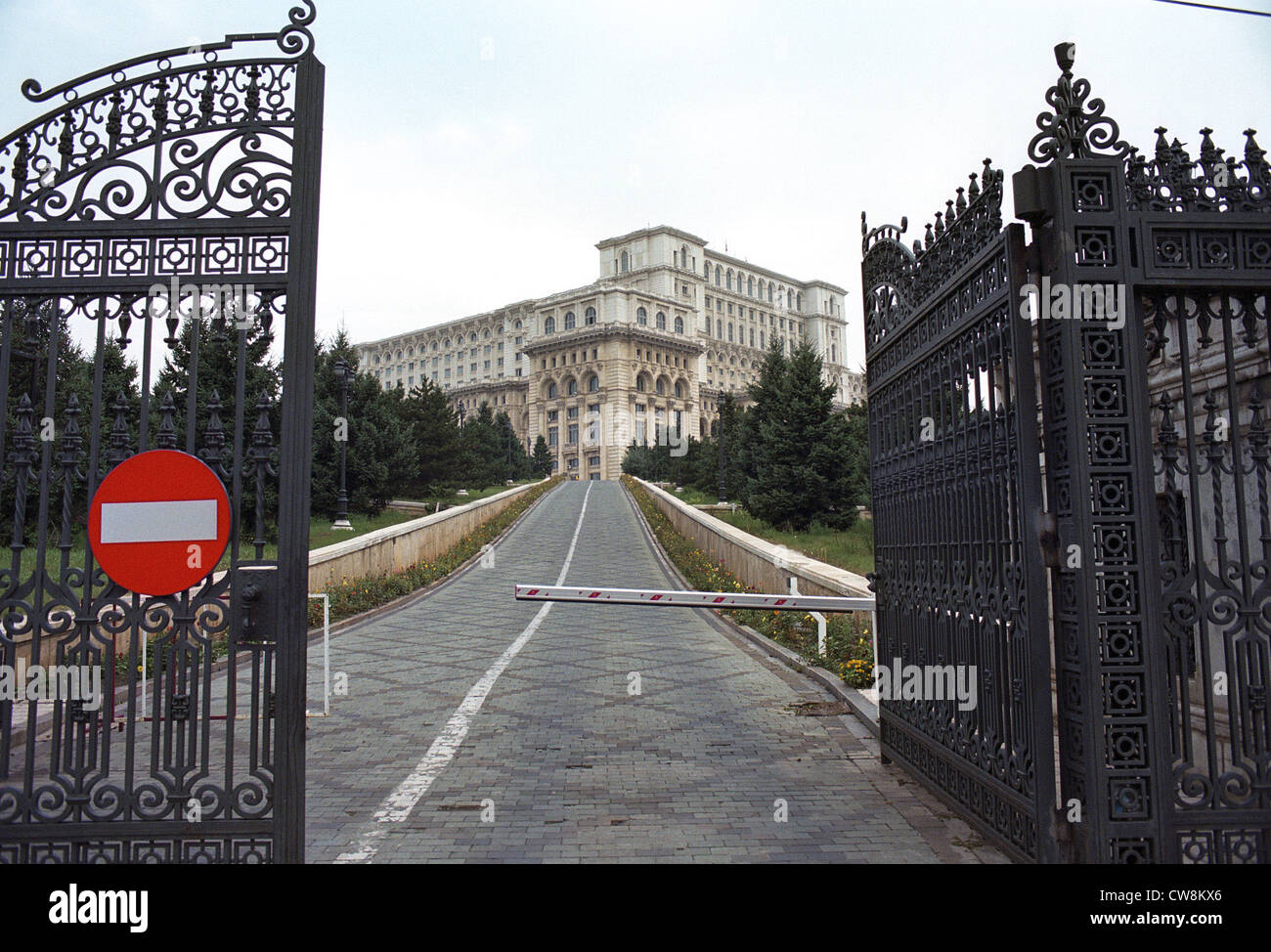 Driveway to the Palace of the Parliament (Palatul Parlamentului) in ...