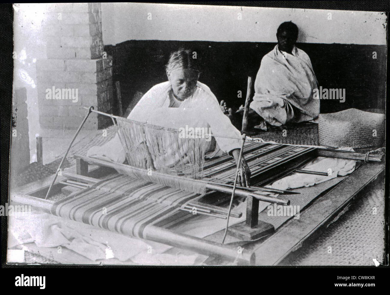Weaving a silk Lamba, Madagascar Stock Photo - Alamy