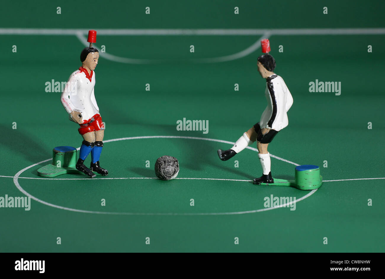 Tip Kicker figures on the playing field Stock Photo - Alamy