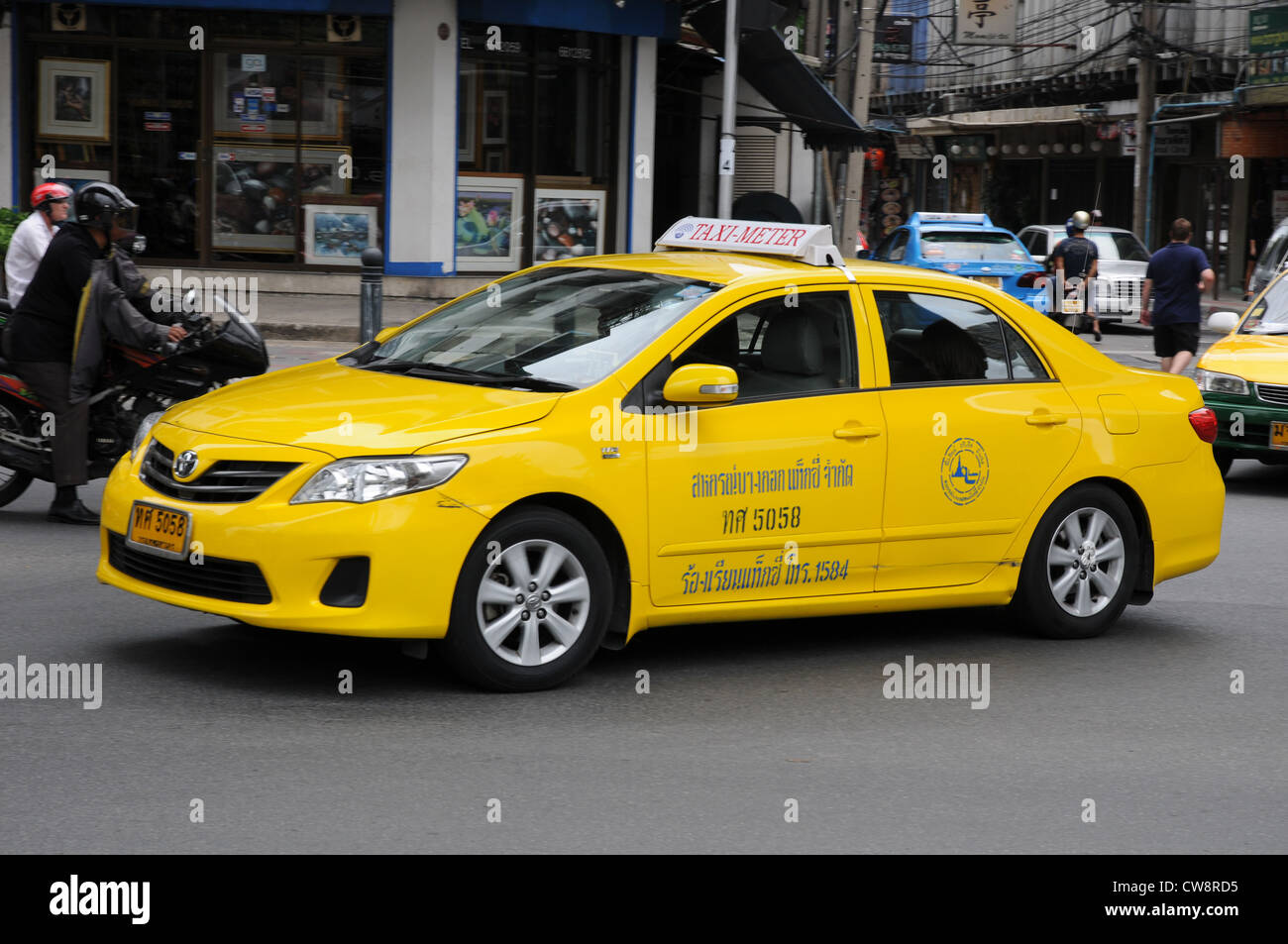 Clean yellow taxi cab, driving along Sukhumvit Road, Bangkok Stock ...