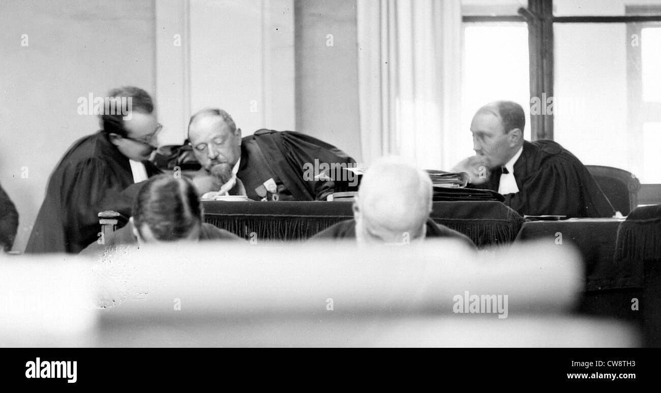 Landru trial hi-res stock photography and images - Alamy