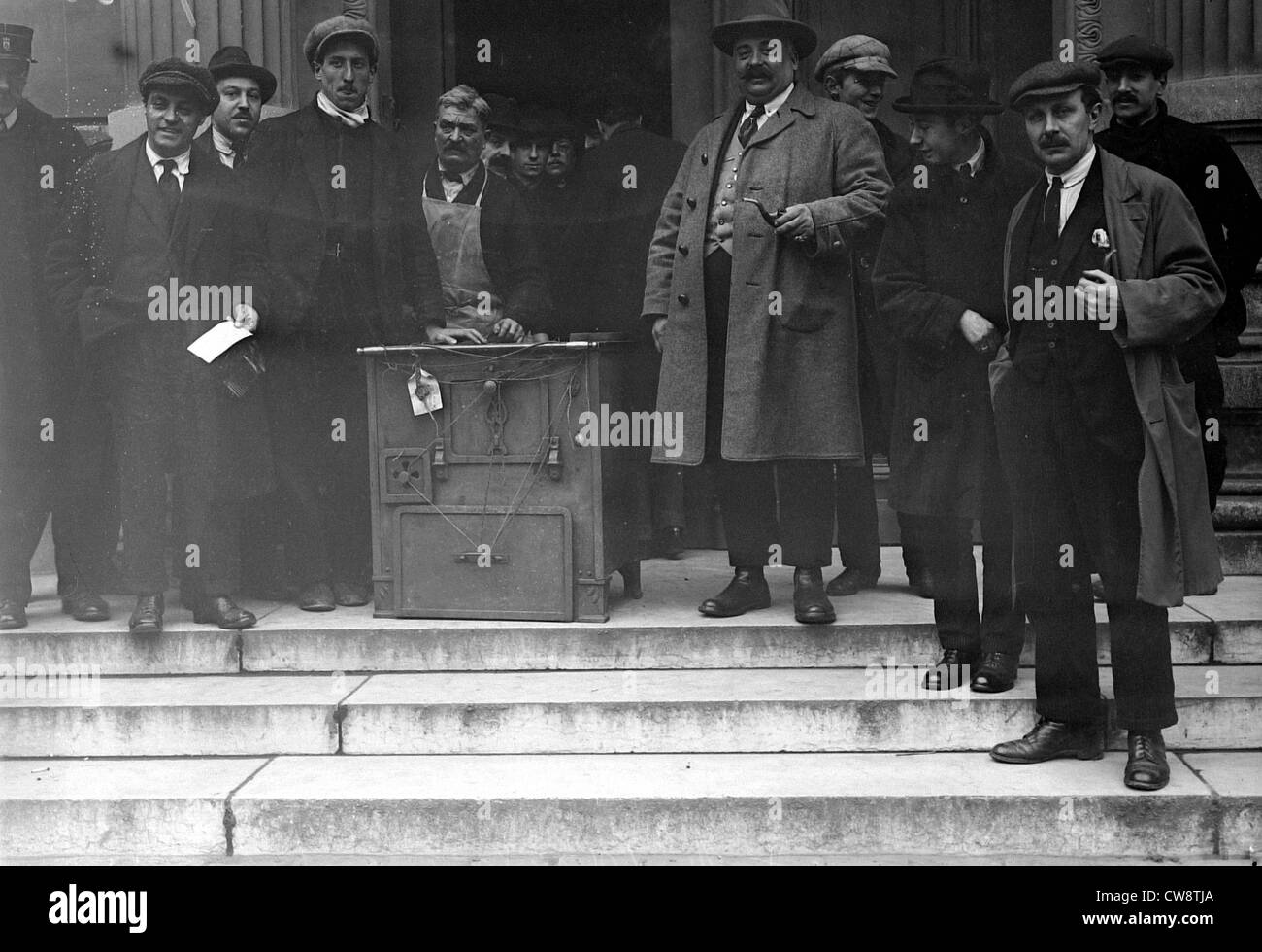Landru trial hi-res stock photography and images - Alamy