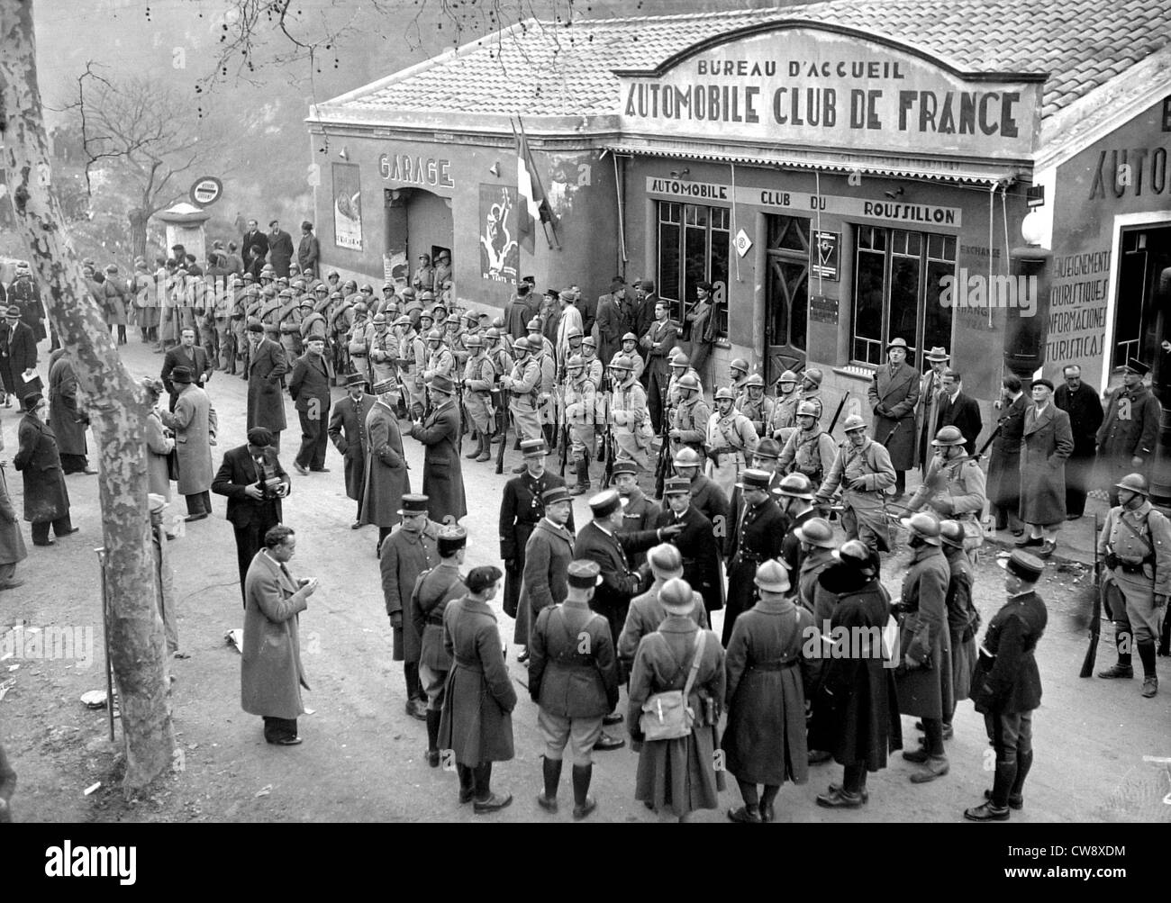 Spanish refugees at the Perthus border Stock Photo - Alamy