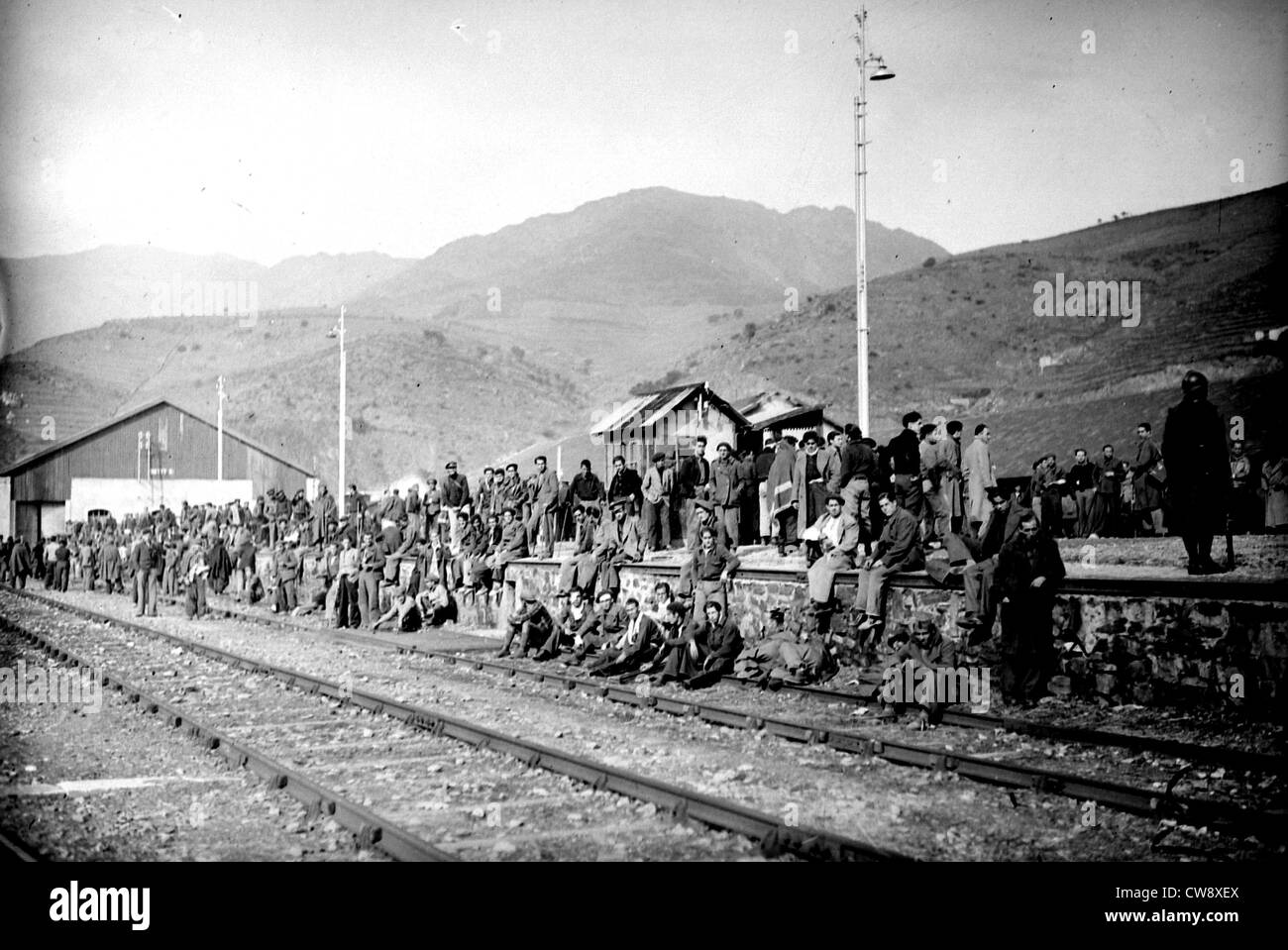 Spanish refugees at the Cerbère train station Stock Photo - Alamy