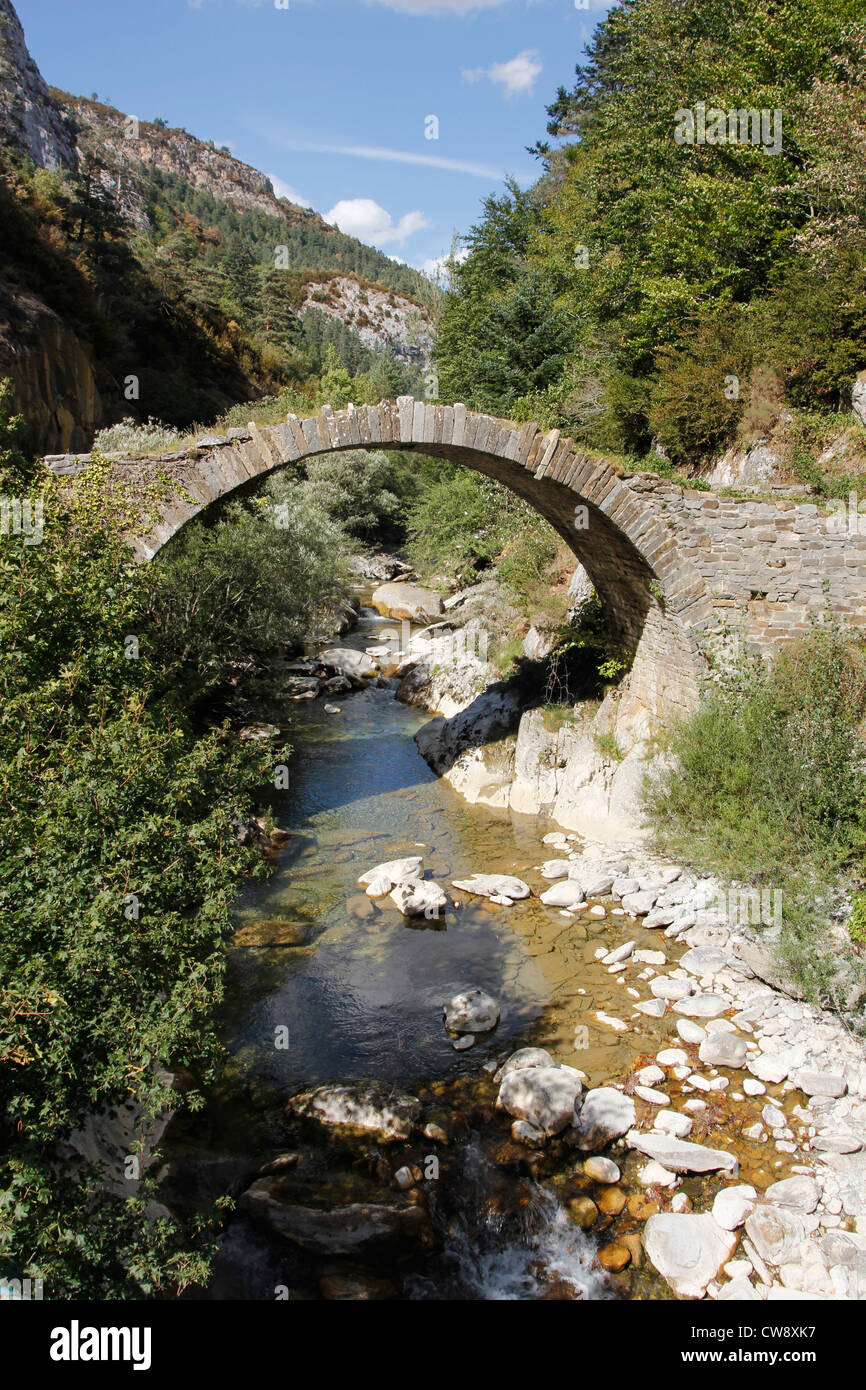 Ancient stone bridge over Río Escla at Roncal, Navarra, Spain Stock ...