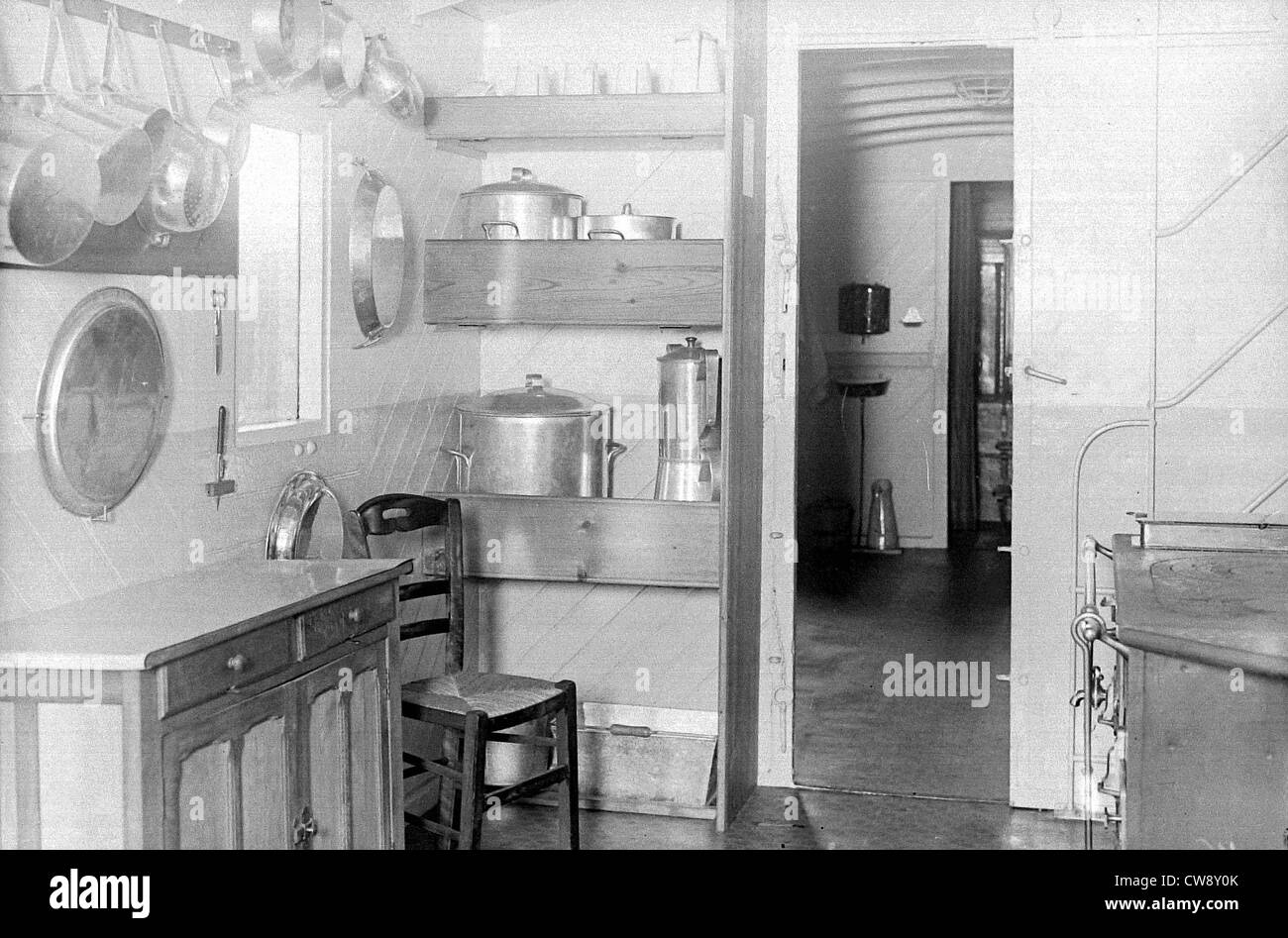 Canteen wagons in Paris. The train kitchen Stock Photo - Alamy