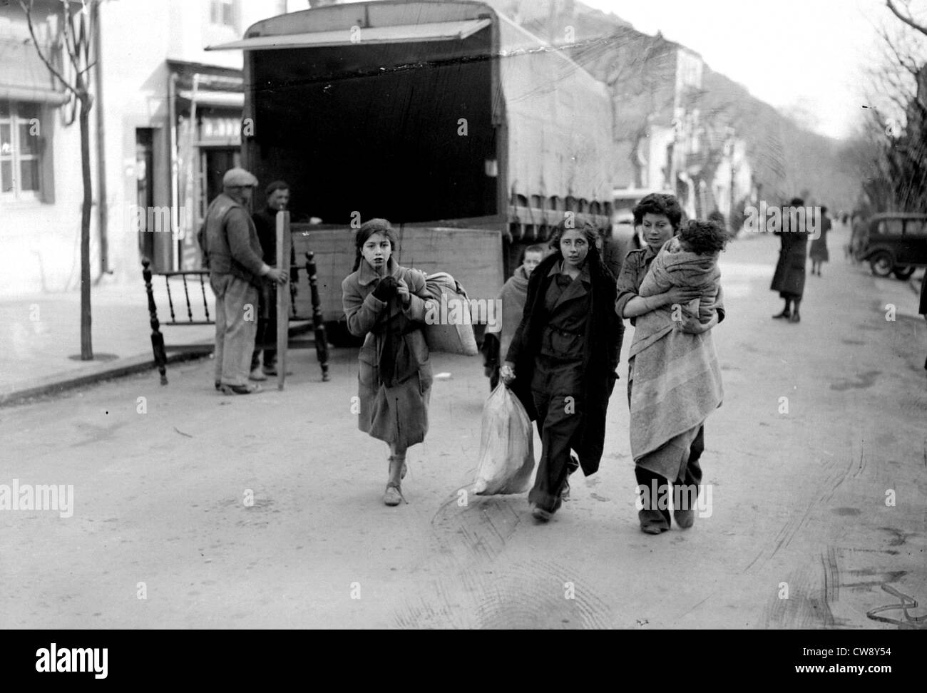 Spanish refugees at Perthus Stock Photo - Alamy