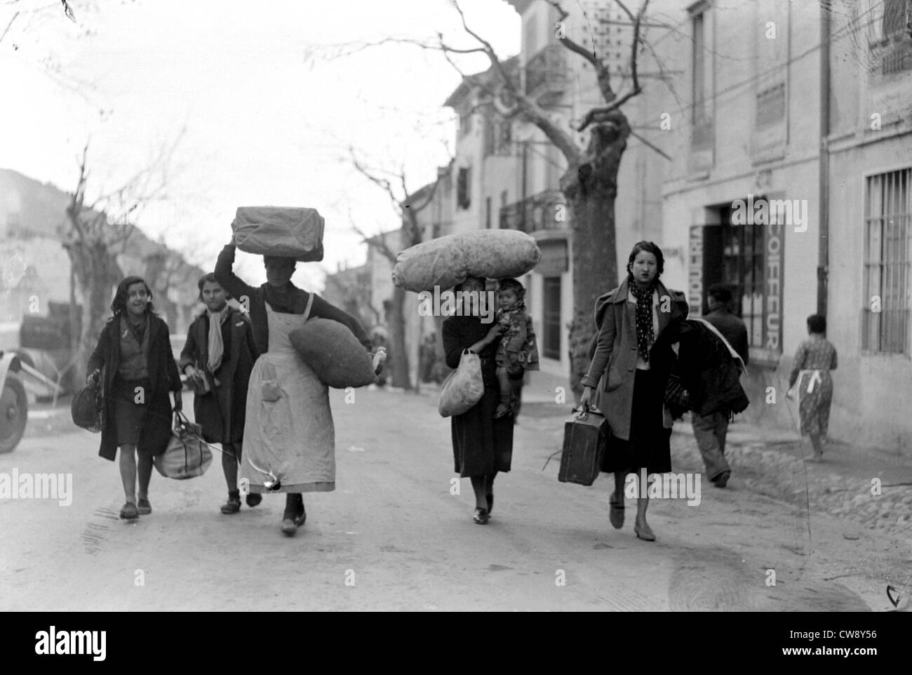 Spanish refugees at Perthus Stock Photo - Alamy