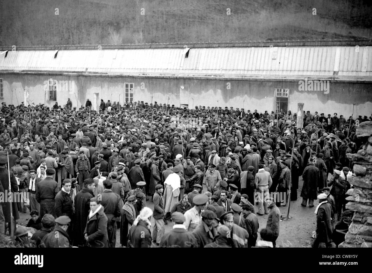 Spanish refugees at the Prats-de-Mollo camp Stock Photo - Alamy