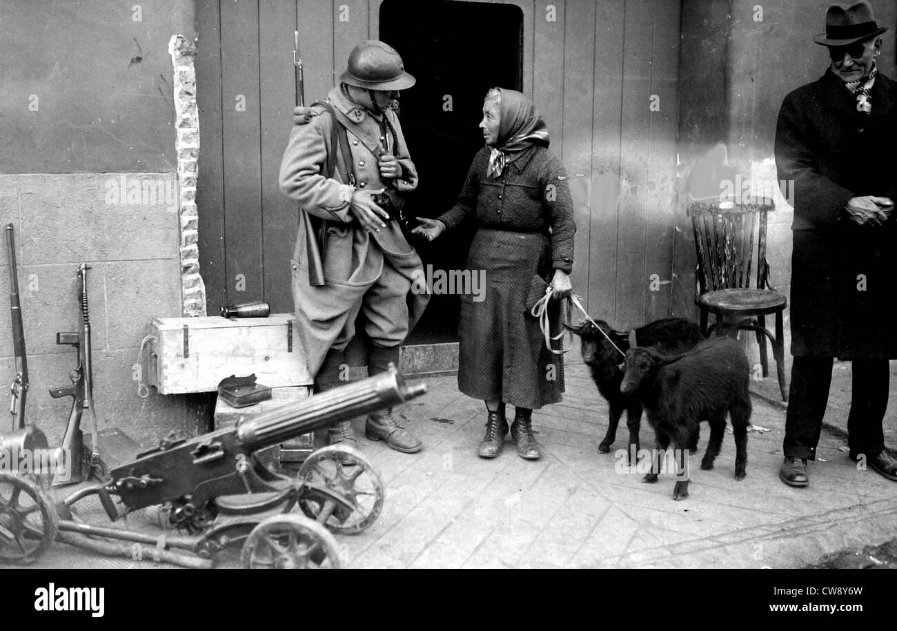 Spanish refugees at Perthus Stock Photo - Alamy