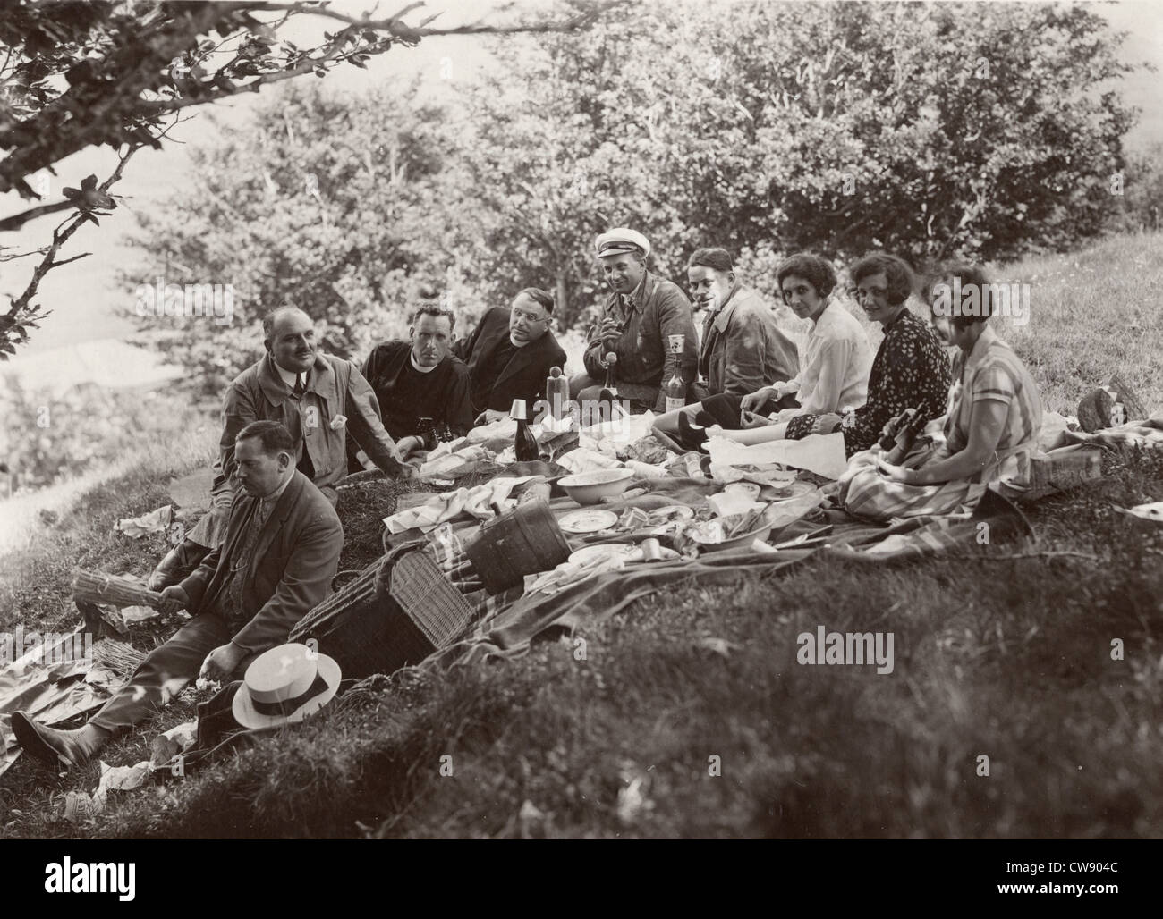 Family picnic in the countryside Stock Photo - Alamy