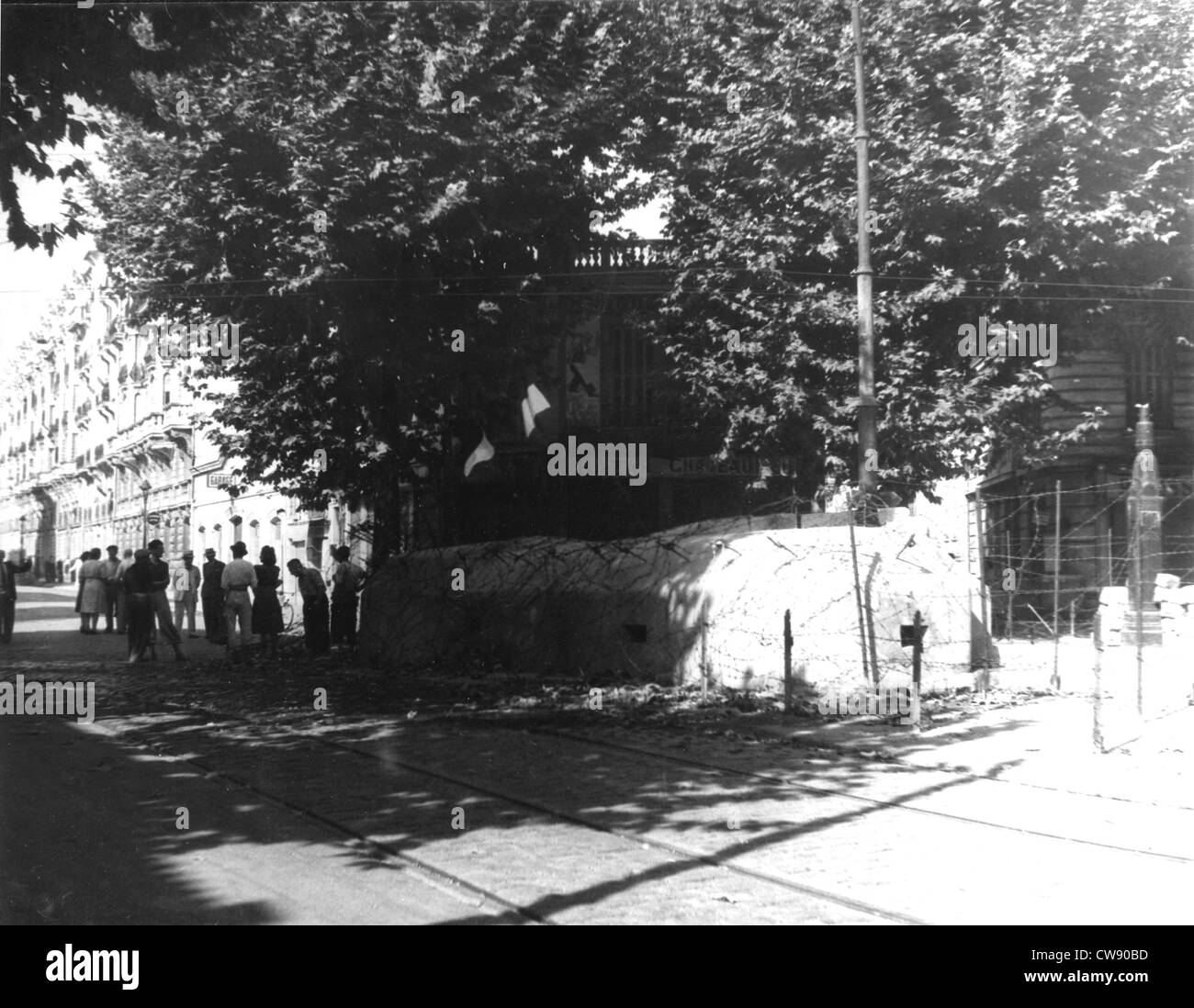 Street scene during Liberation Paris (August 1944 Stock Photo - Alamy