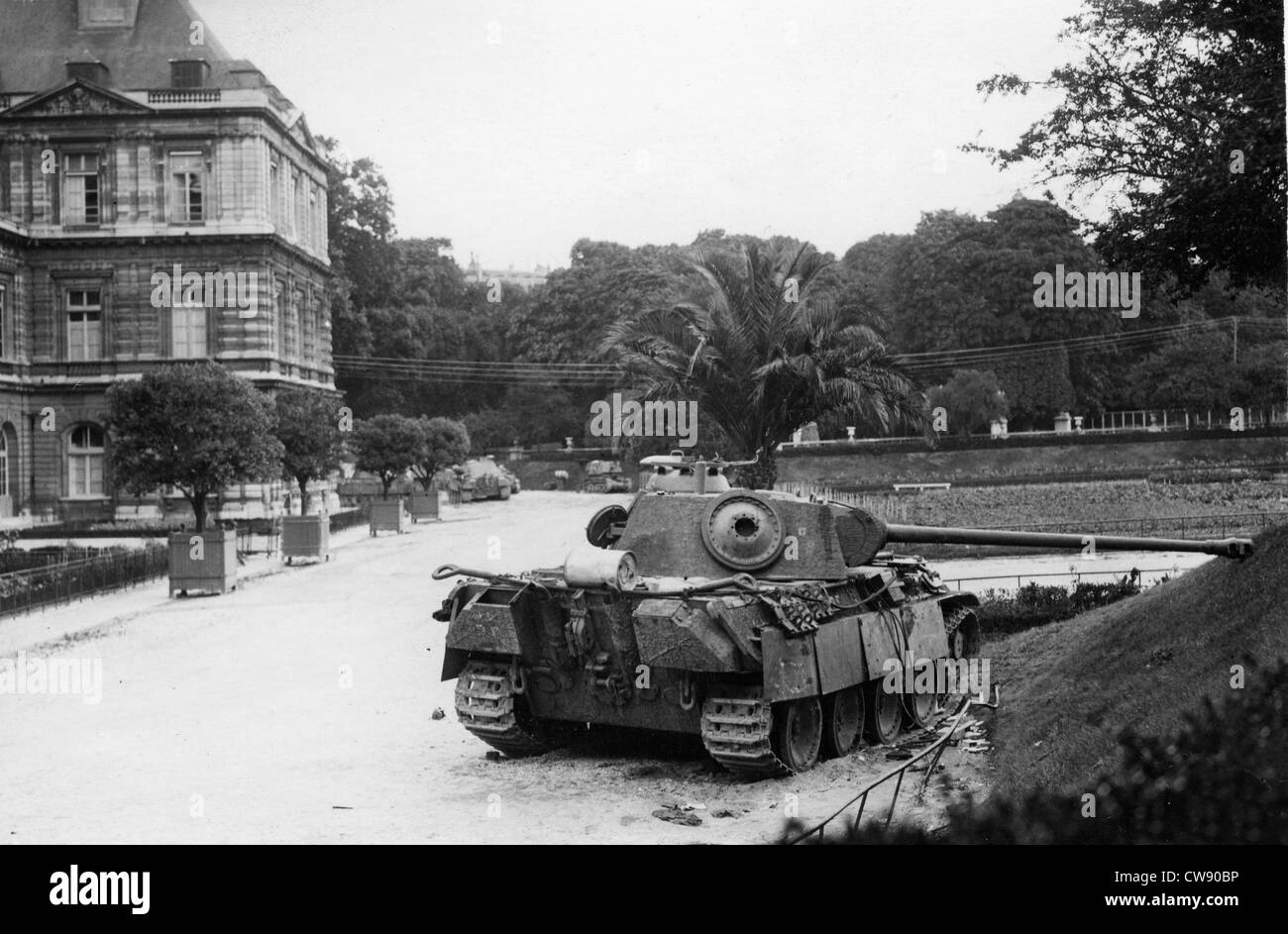 A tank in front Senate at Jardin du Luxembourg Paris during Liberation ...