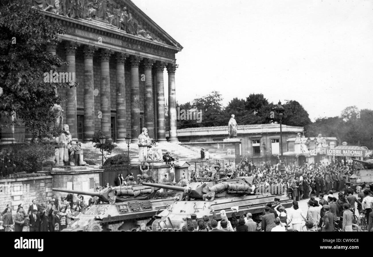 Tanks passing National Assembly during Liberation Paris Stock Photo - Alamy