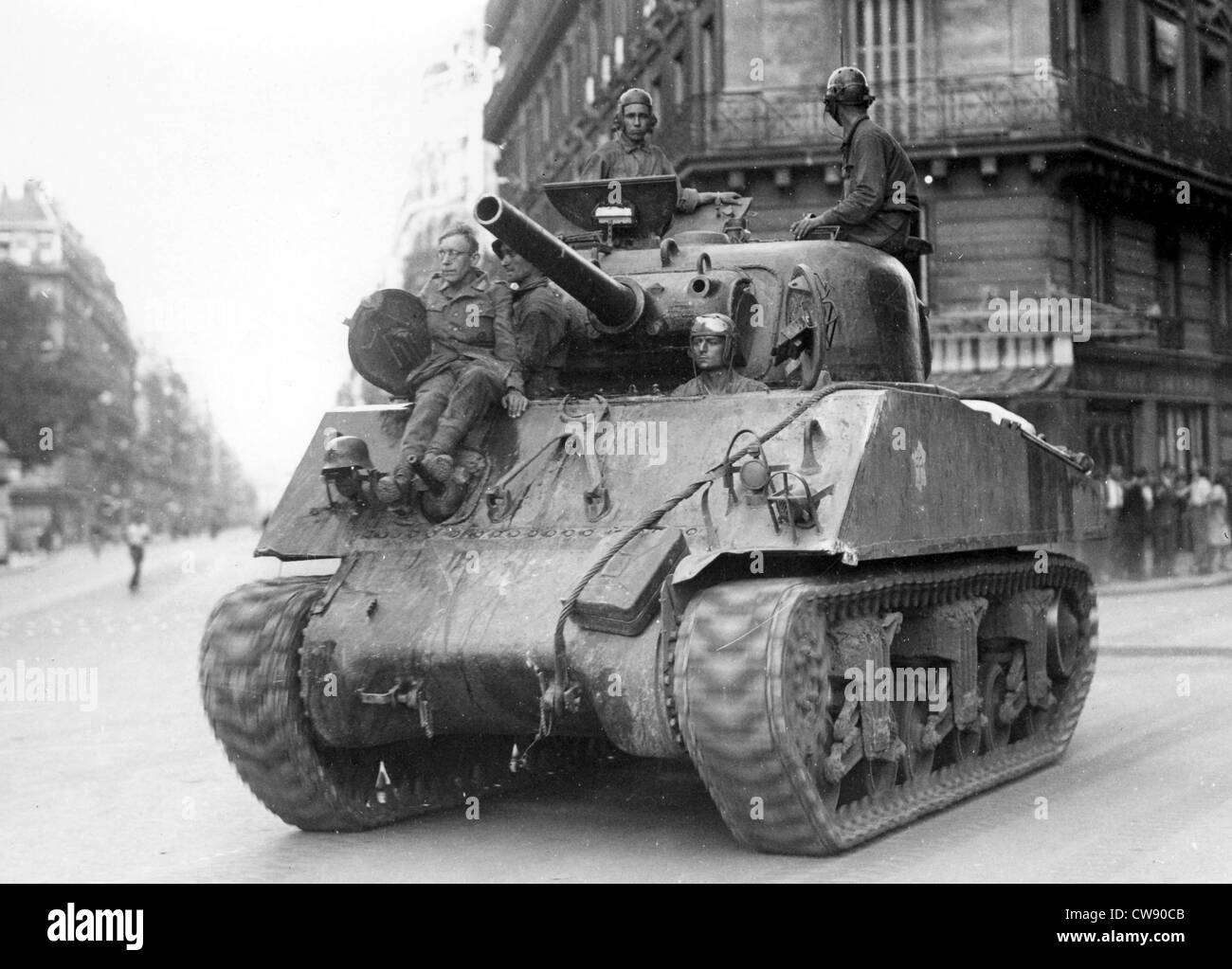 French tank in streets Paris during Liberation (August 1944 Stock Photo ...