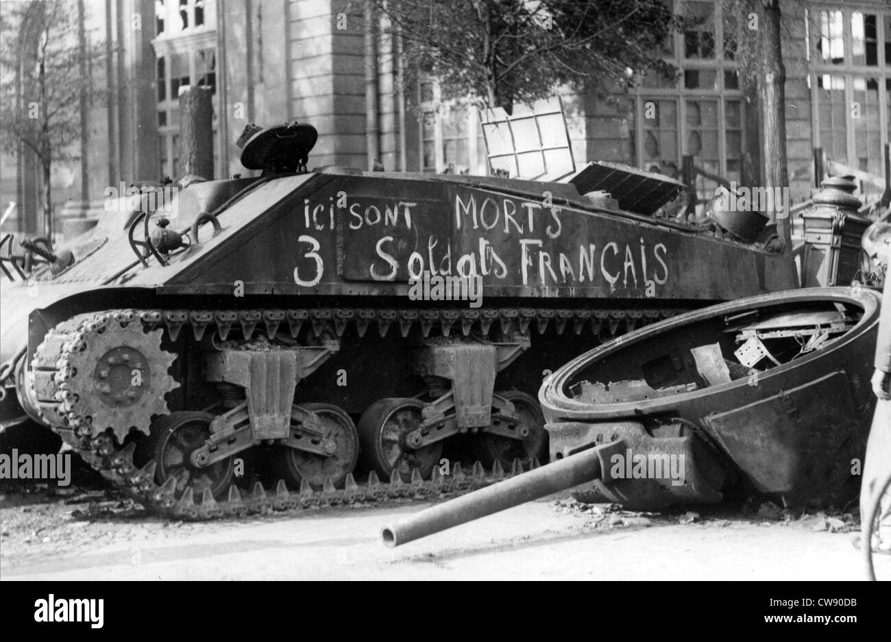 French tank in streets Paris during Liberation (August 1944 Stock Photo ...
