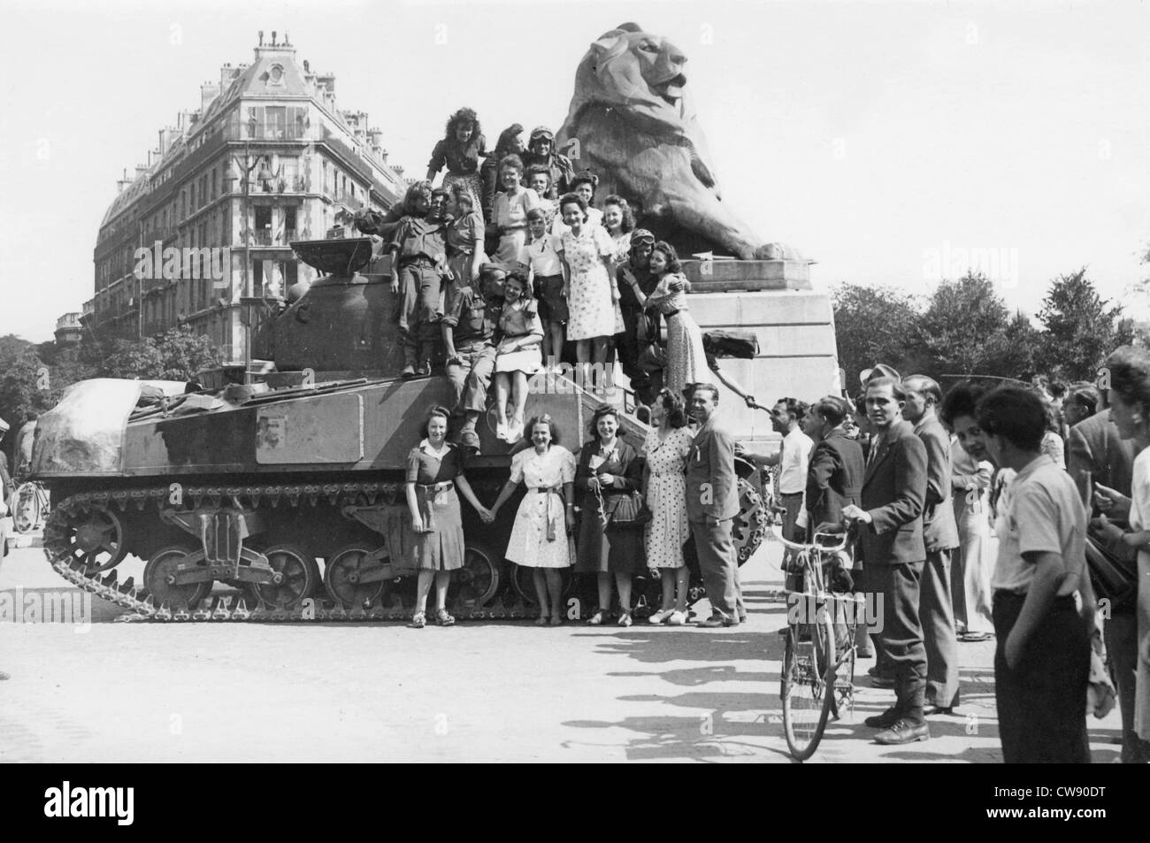 Liberation of paris 1944 french tank hi-res stock photography and ...