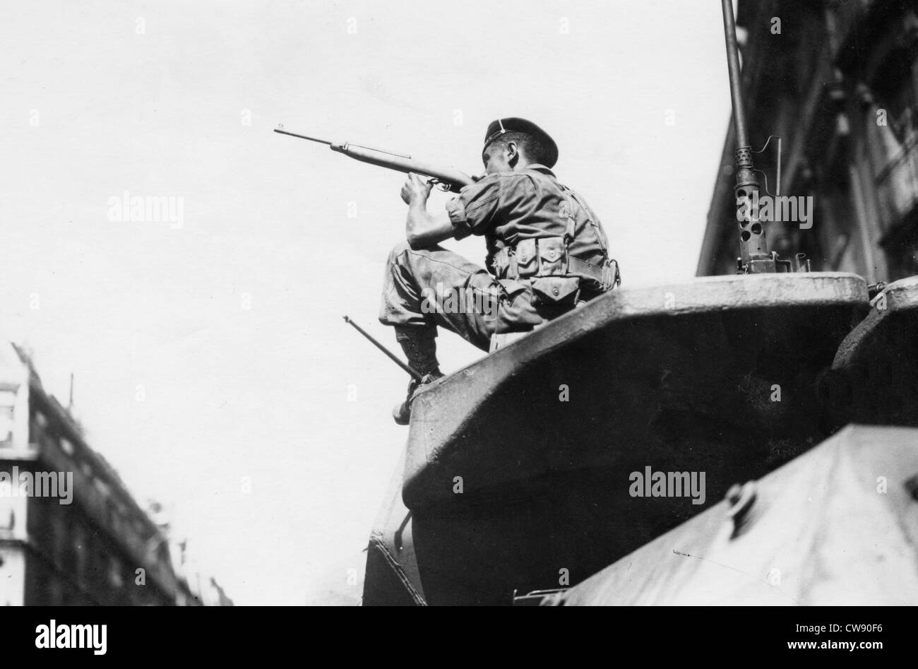 A French soldier in fighting position in street Paris during Liberation ...