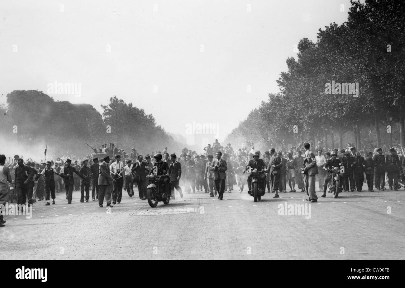 Parade on Champs-Elysées Paris during Liberation (August 1944 Stock ...