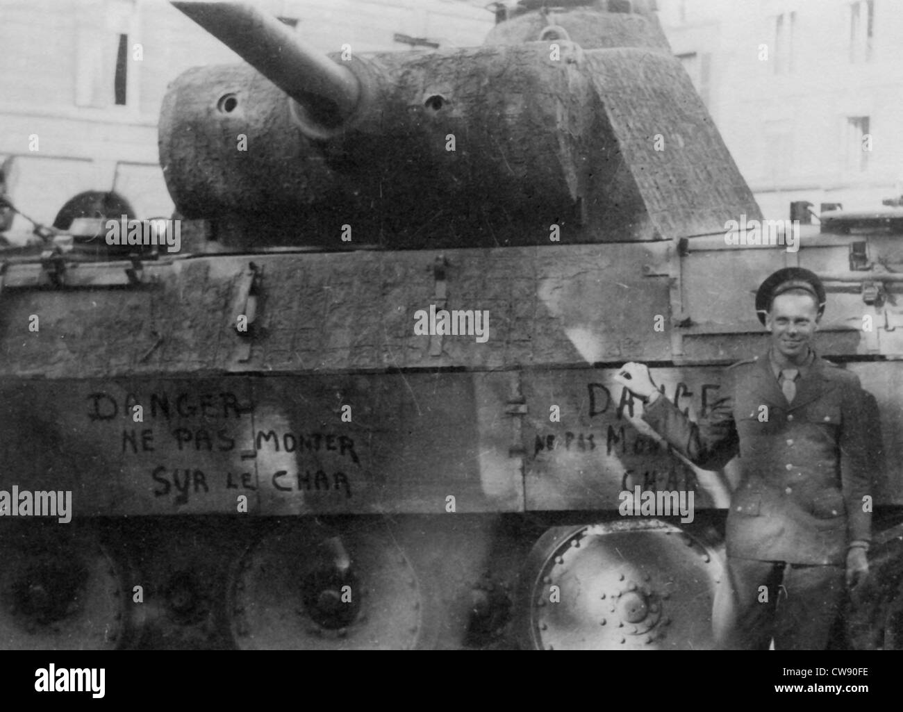 Liberation of paris 1944 french tank hi-res stock photography and ...
