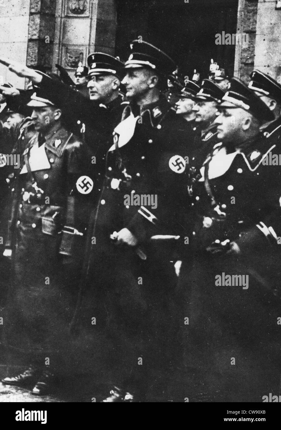 Saluting Black and White Stock Photos & Images - Alamy