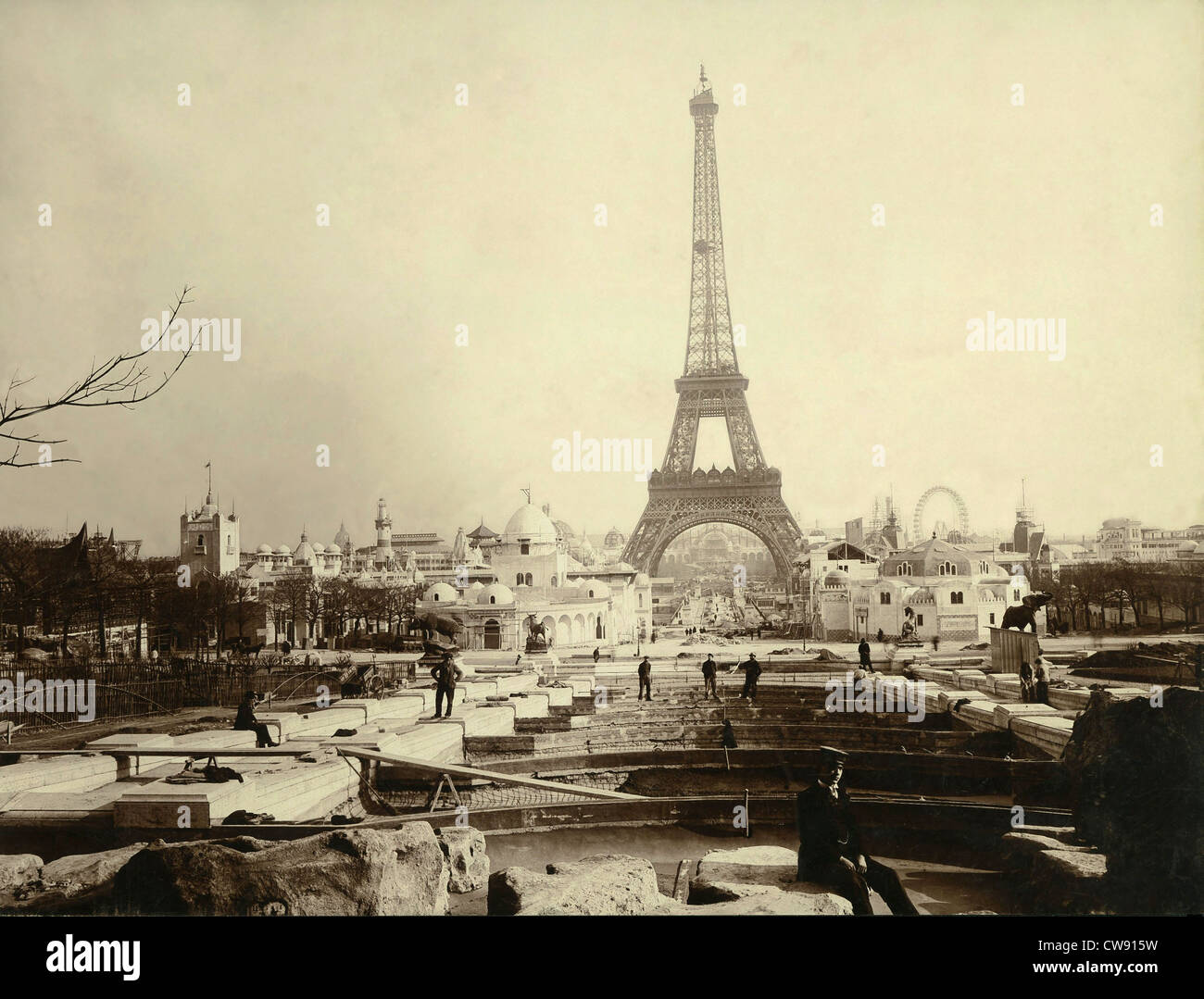 Paris. 1900 World Exhibition. building Trocadero ponds Stock Photo - Alamy