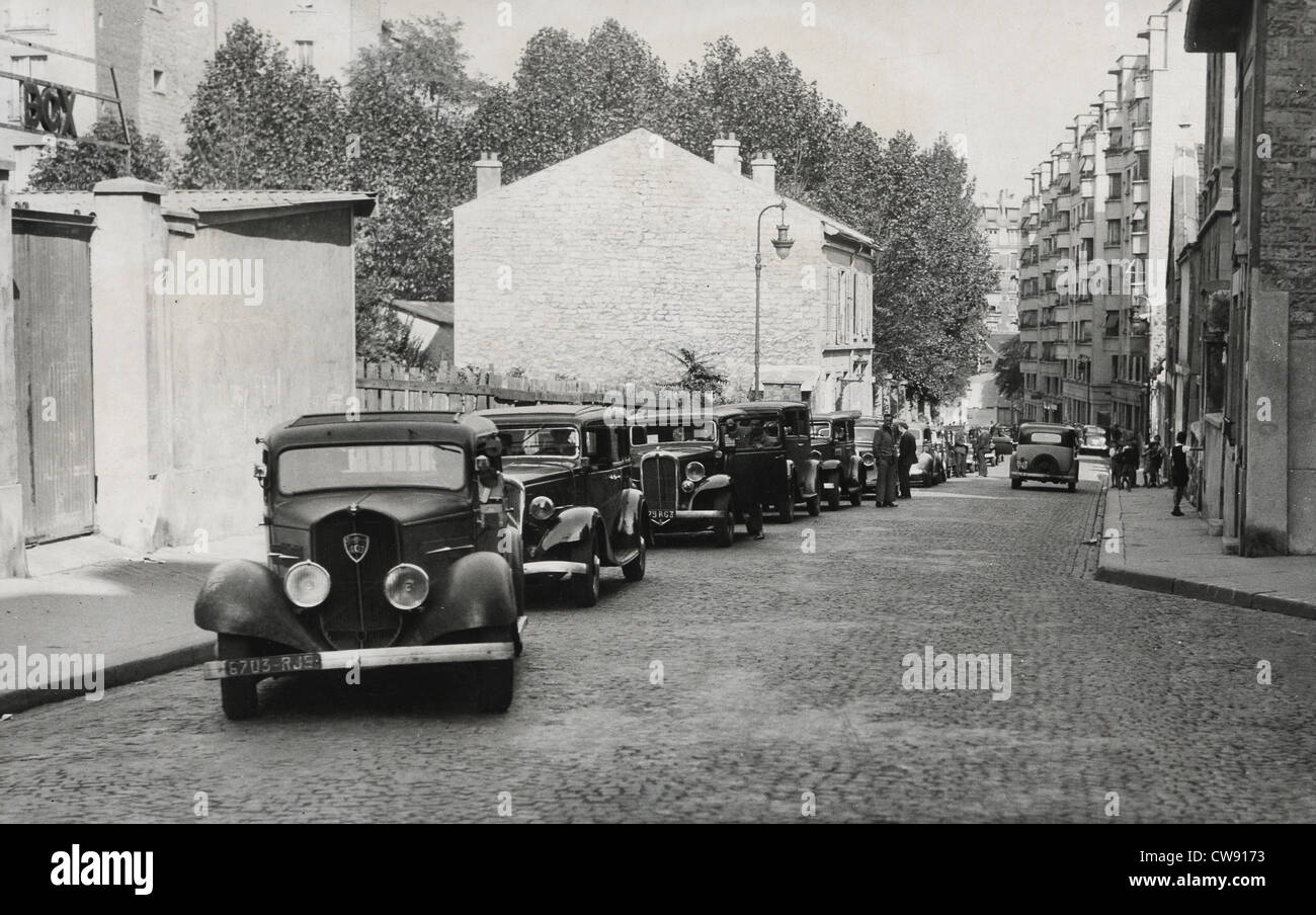 A series of taxis in Paris Stock Photo - Alamy