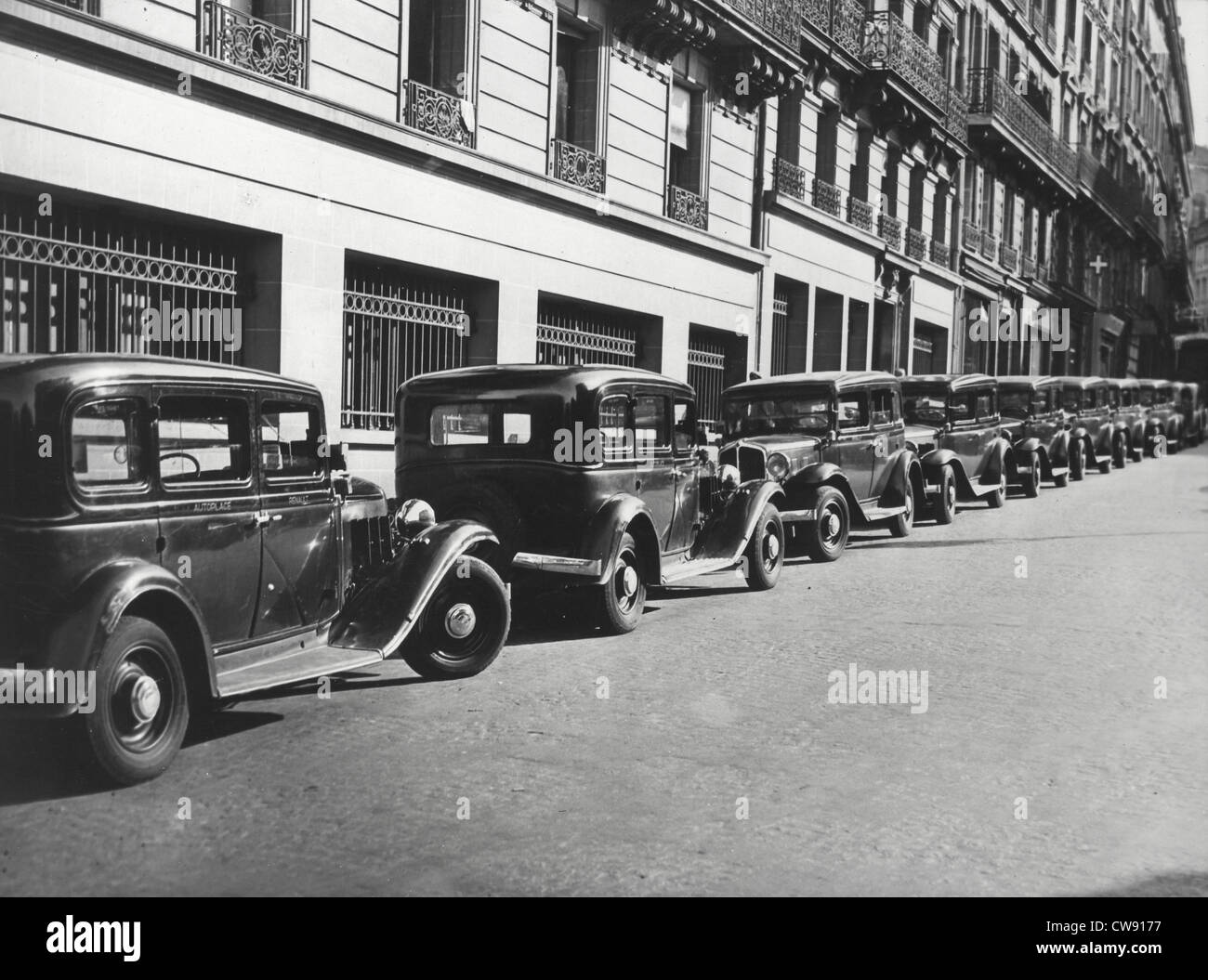 A series of taxis in Paris Stock Photo - Alamy