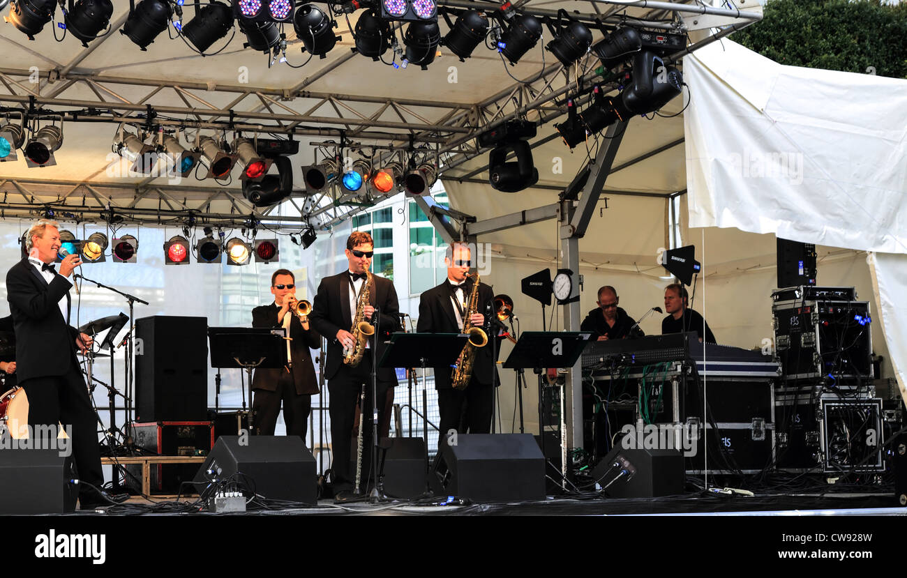 Jazz festival crowd hi-res stock photography and images - Alamy