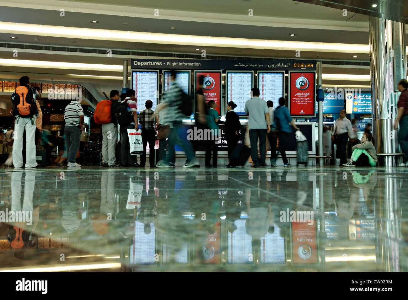 Dubai international airport transit area hi-res stock photography and ...