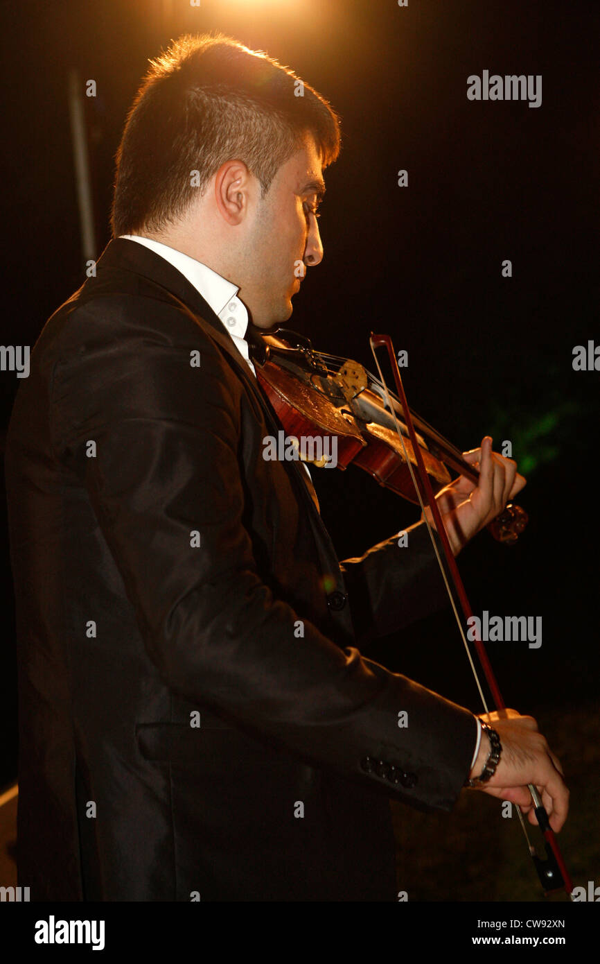 Russian violinist hi-res stock photography and images - Alamy