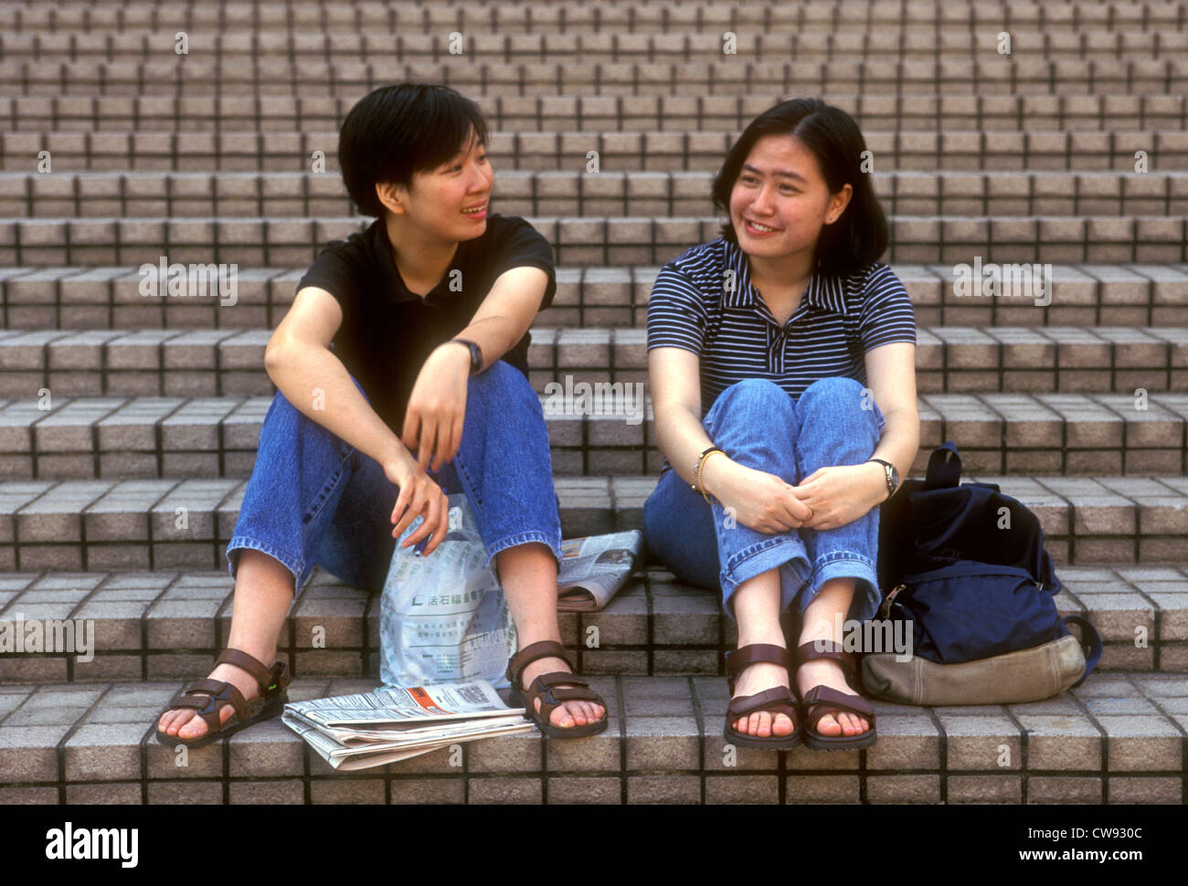 2 friends talking asia hi-res stock photography and images - Alamy