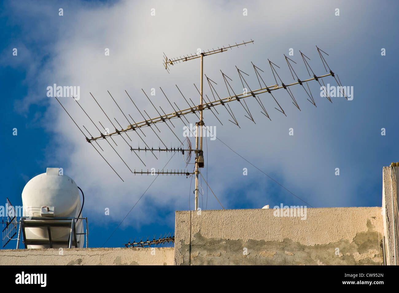 Tv reception hi-res stock photography and images - Alamy