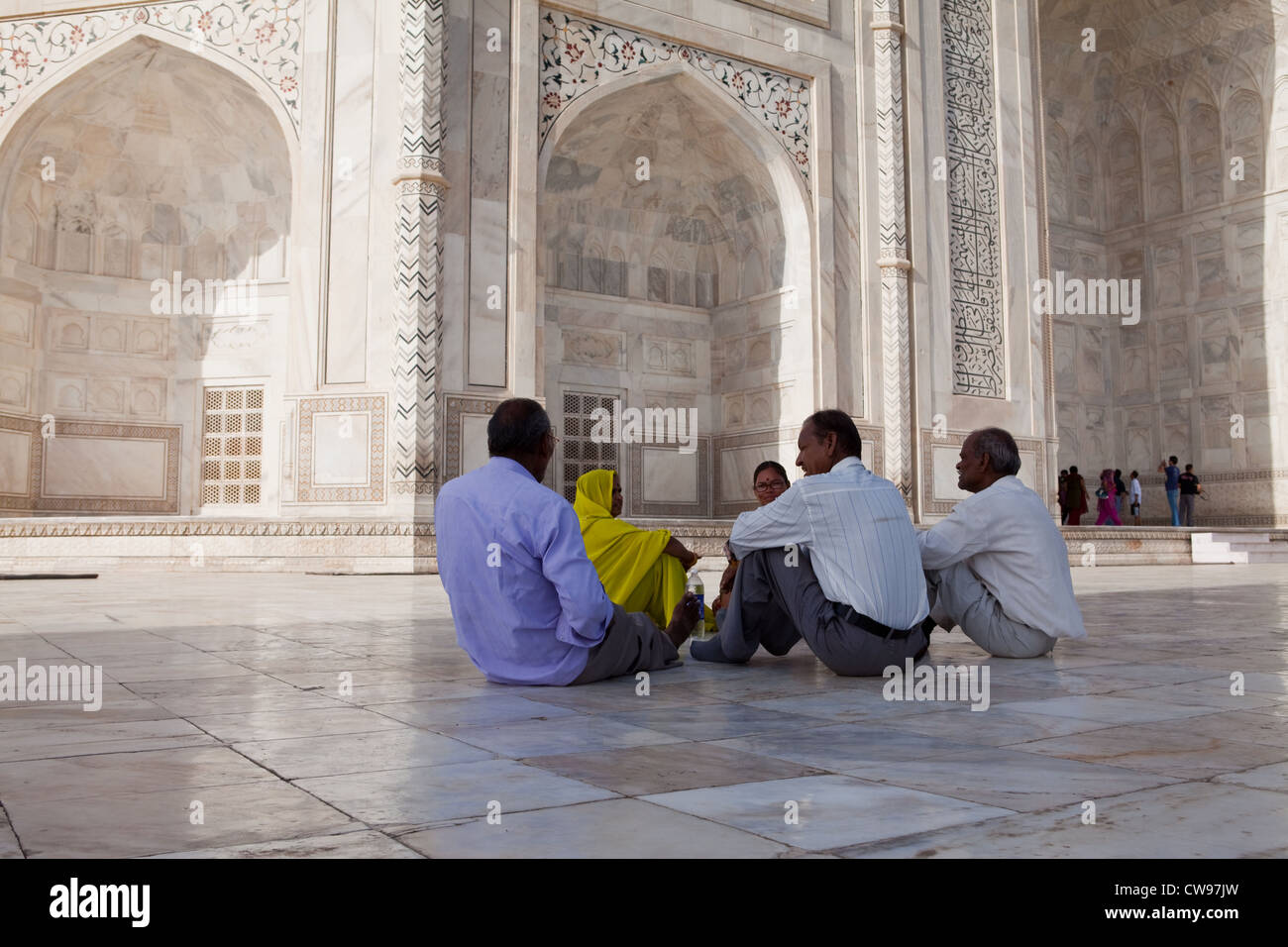 Indian tourists sitting and chatting at the Taj Mahal Stock Photo - Alamy