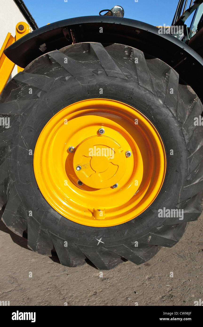 Brand new wheel on a construction vehicle Stock Photo - Alamy