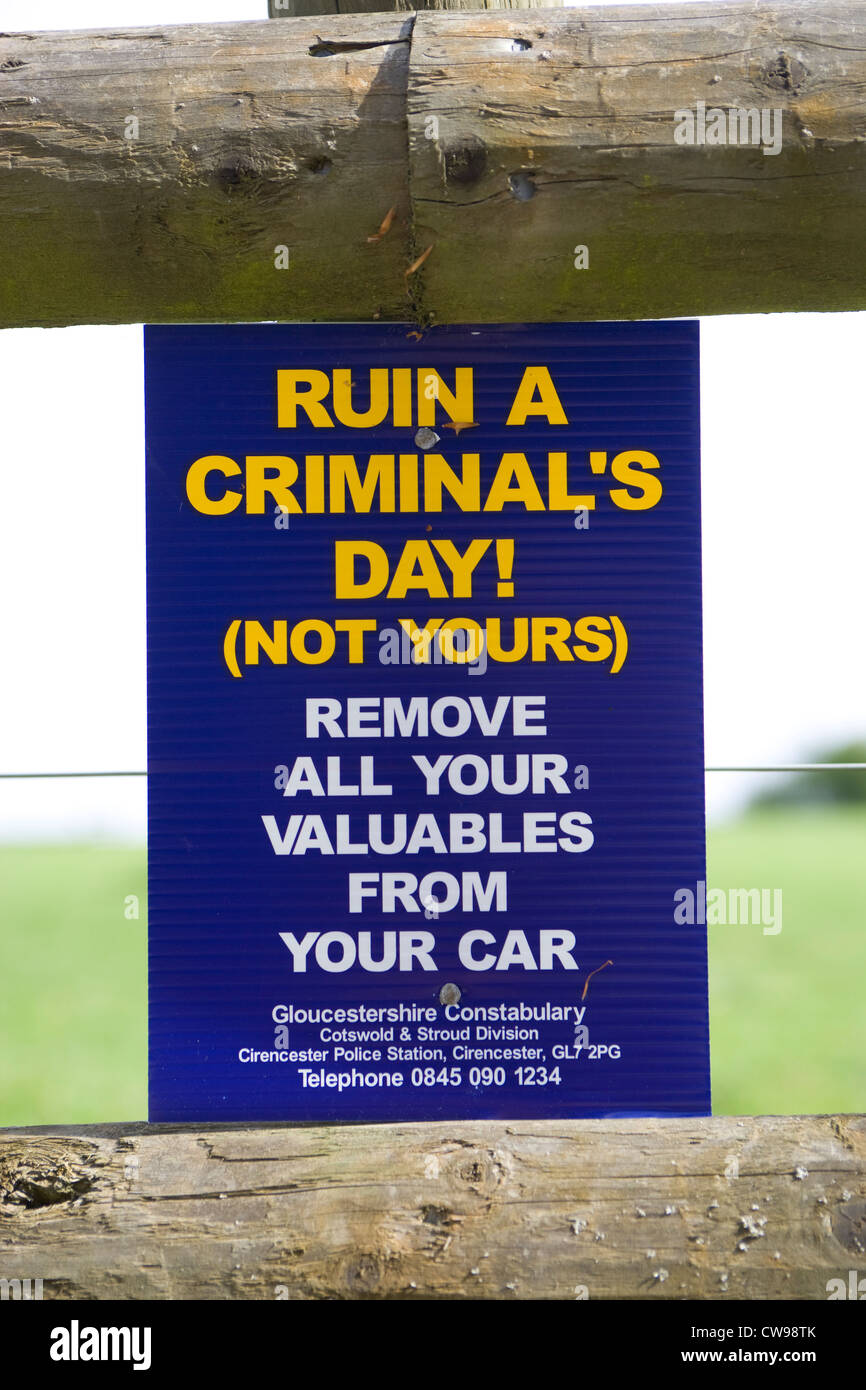 Theft warning sign hi-res stock photography and images - Alamy