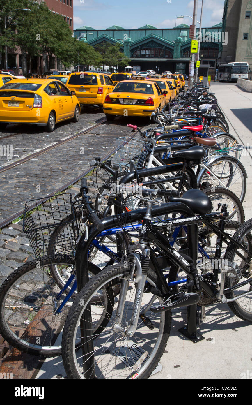 Bike cab bike taxis hi-res stock photography and images - Alamy