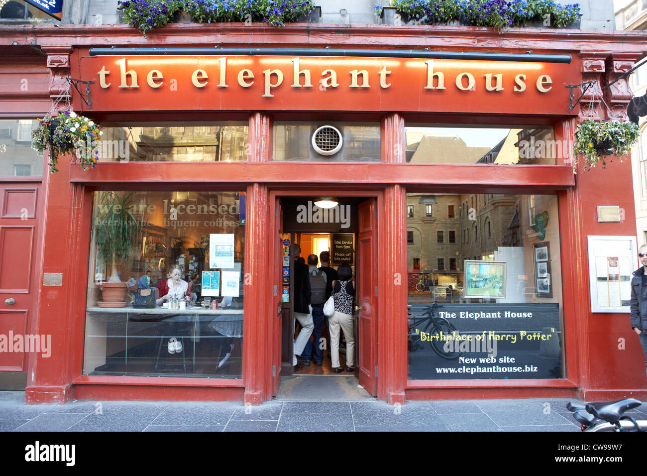 Edinburgh elephant house hi-res stock photography and images - Alamy
