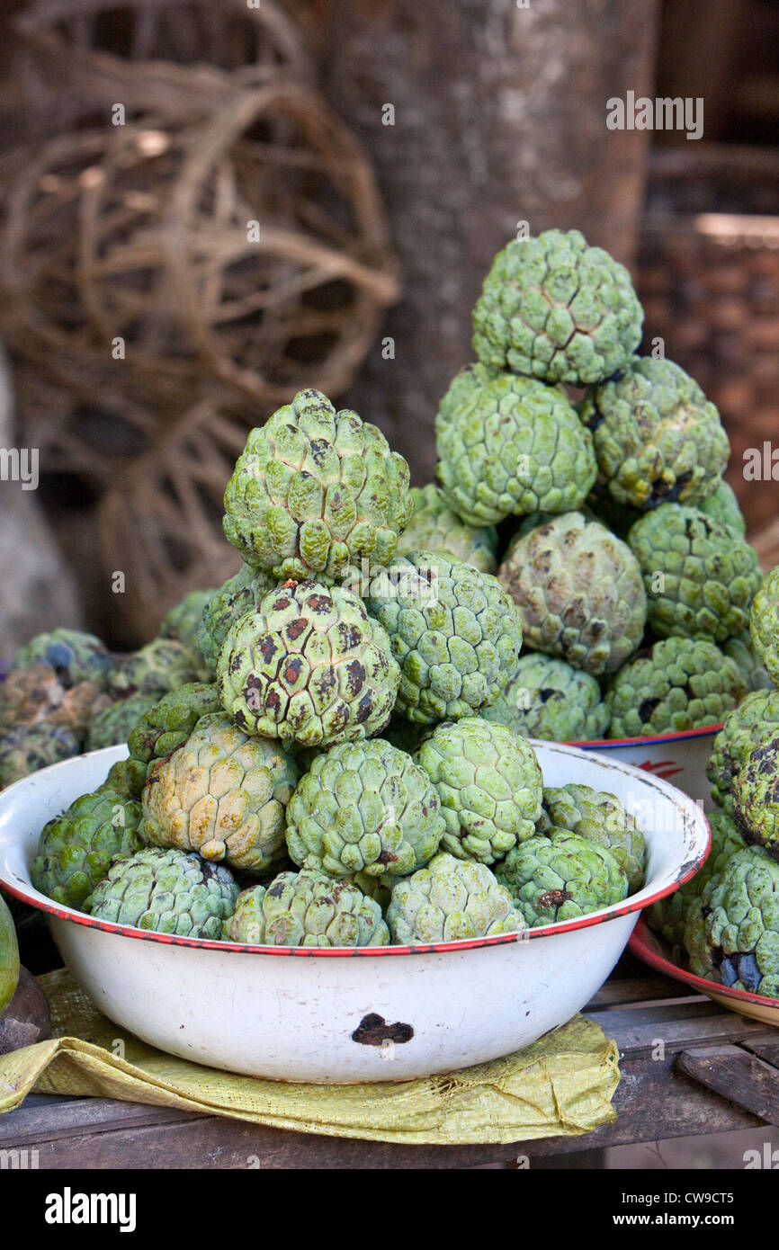 Myanmar custard apples market hi-res stock photography and images - Alamy