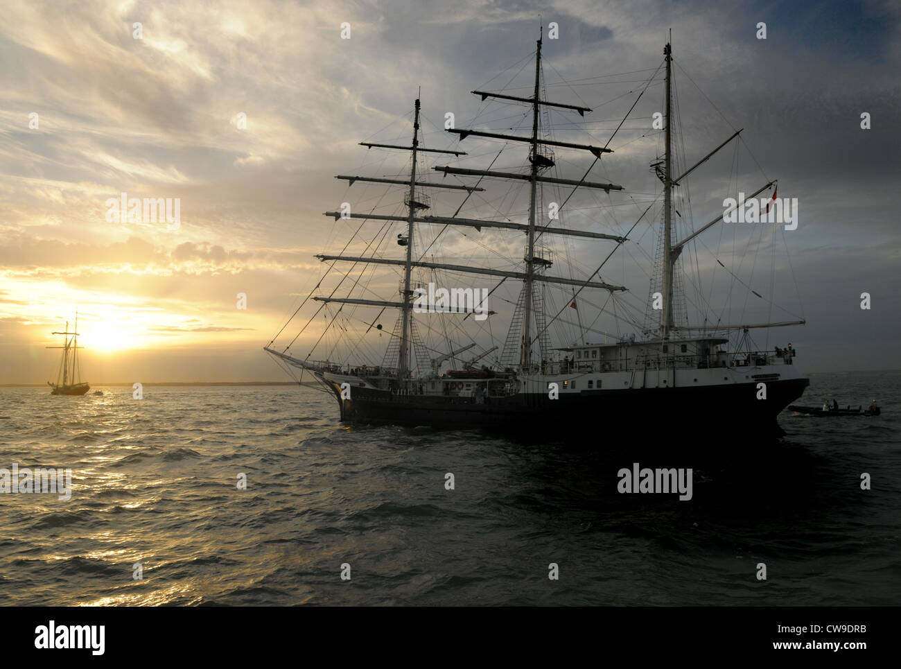 Three masted sailing ship hi-res stock photography and images - Alamy