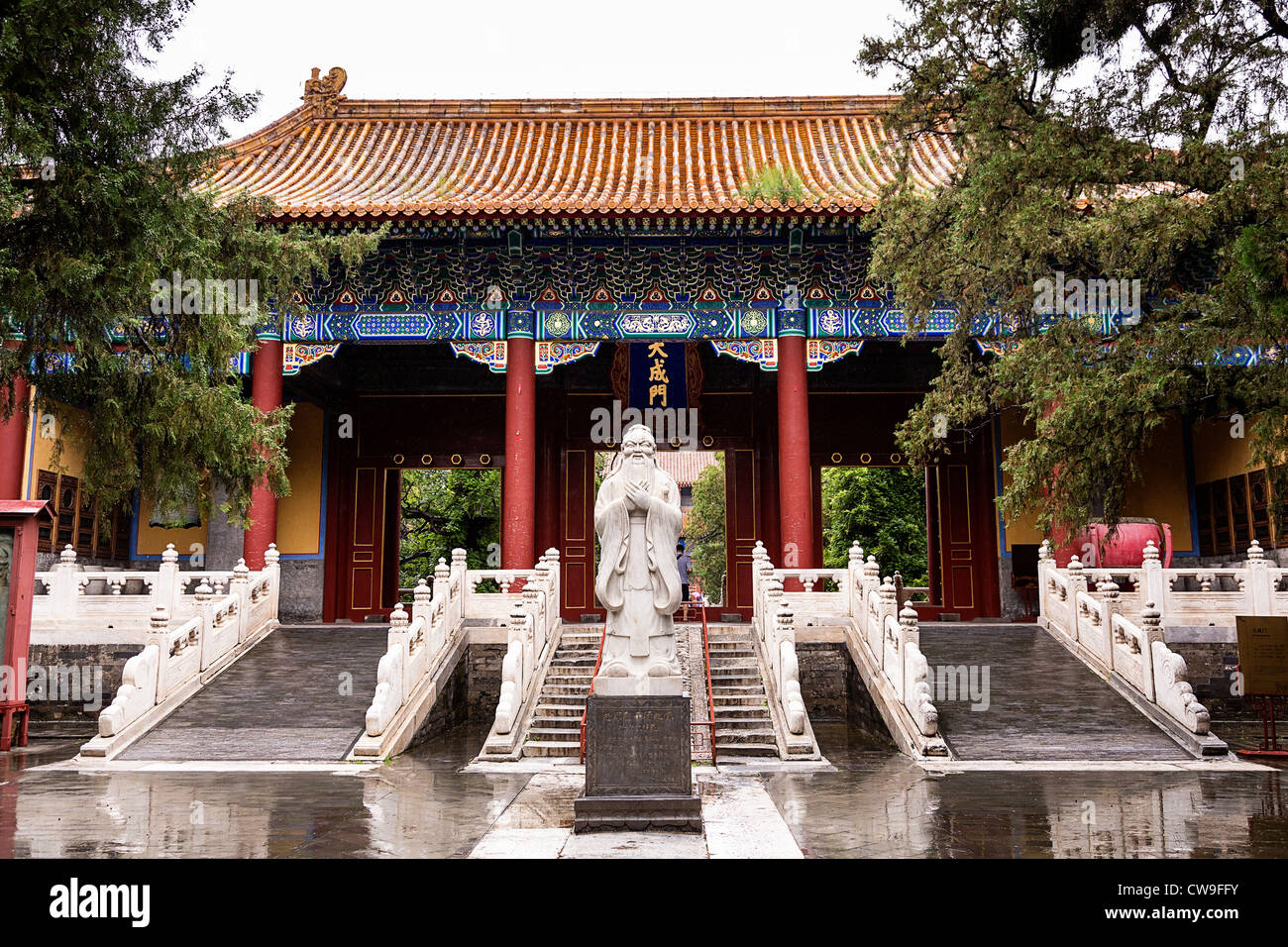 Confucius statue dacheng hall confucius hi-res stock photography and ...