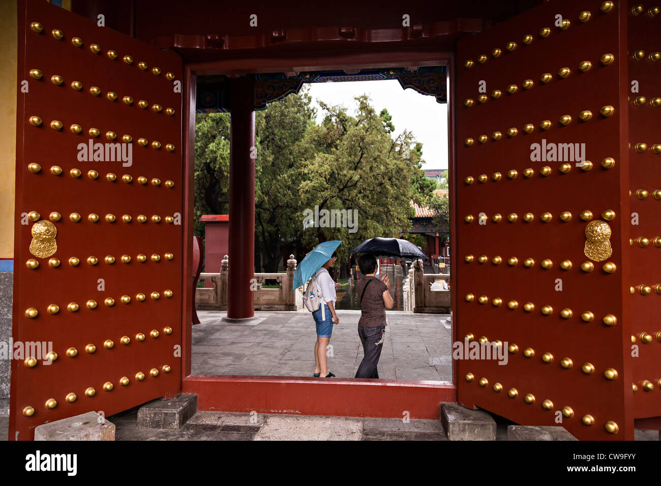 Vermillion door at the Temple of Confucius in Beijing, China Stock ...