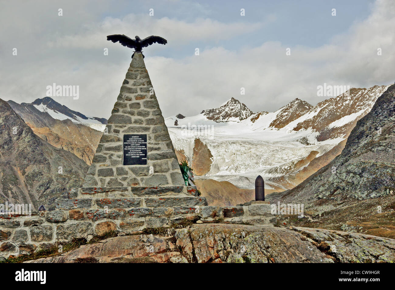 Gavia Pass (Italian: Passo di Gavia) (el. 2621 m Stock Photo - Alamy