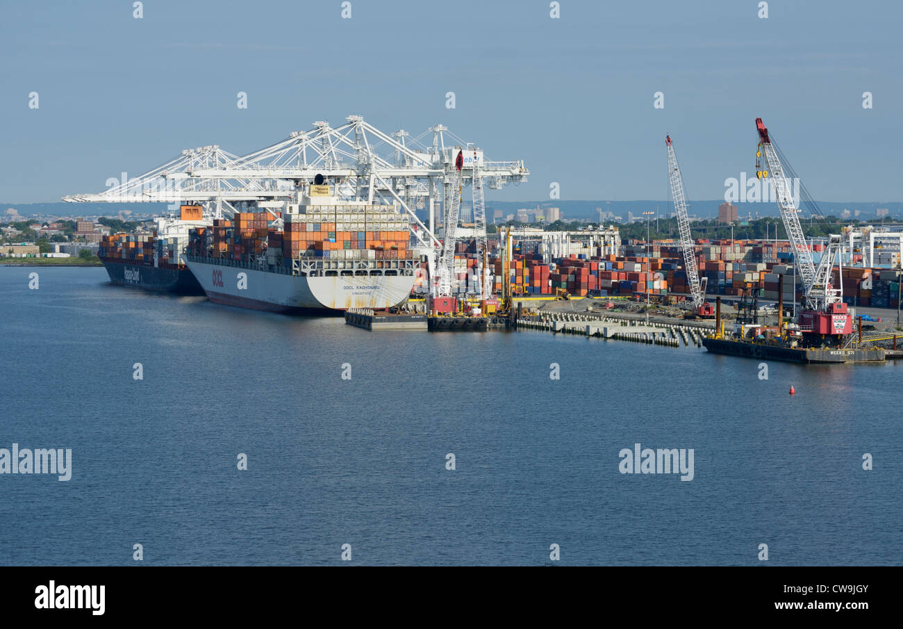 Container ships hi-res stock photography and images - Alamy