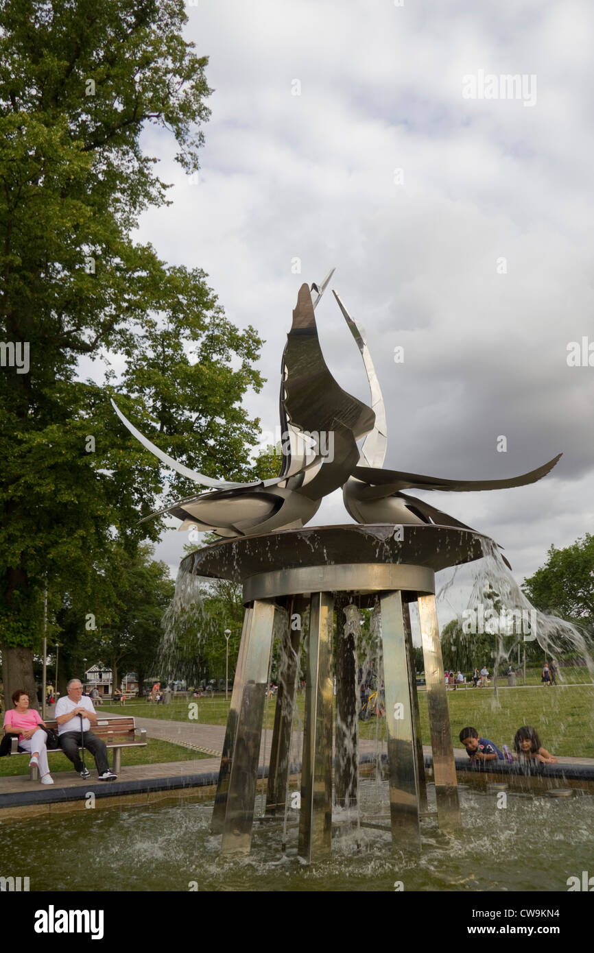 Swan sculpture and fountain in Stratford Upon Avon, Warwickshire, UK ...