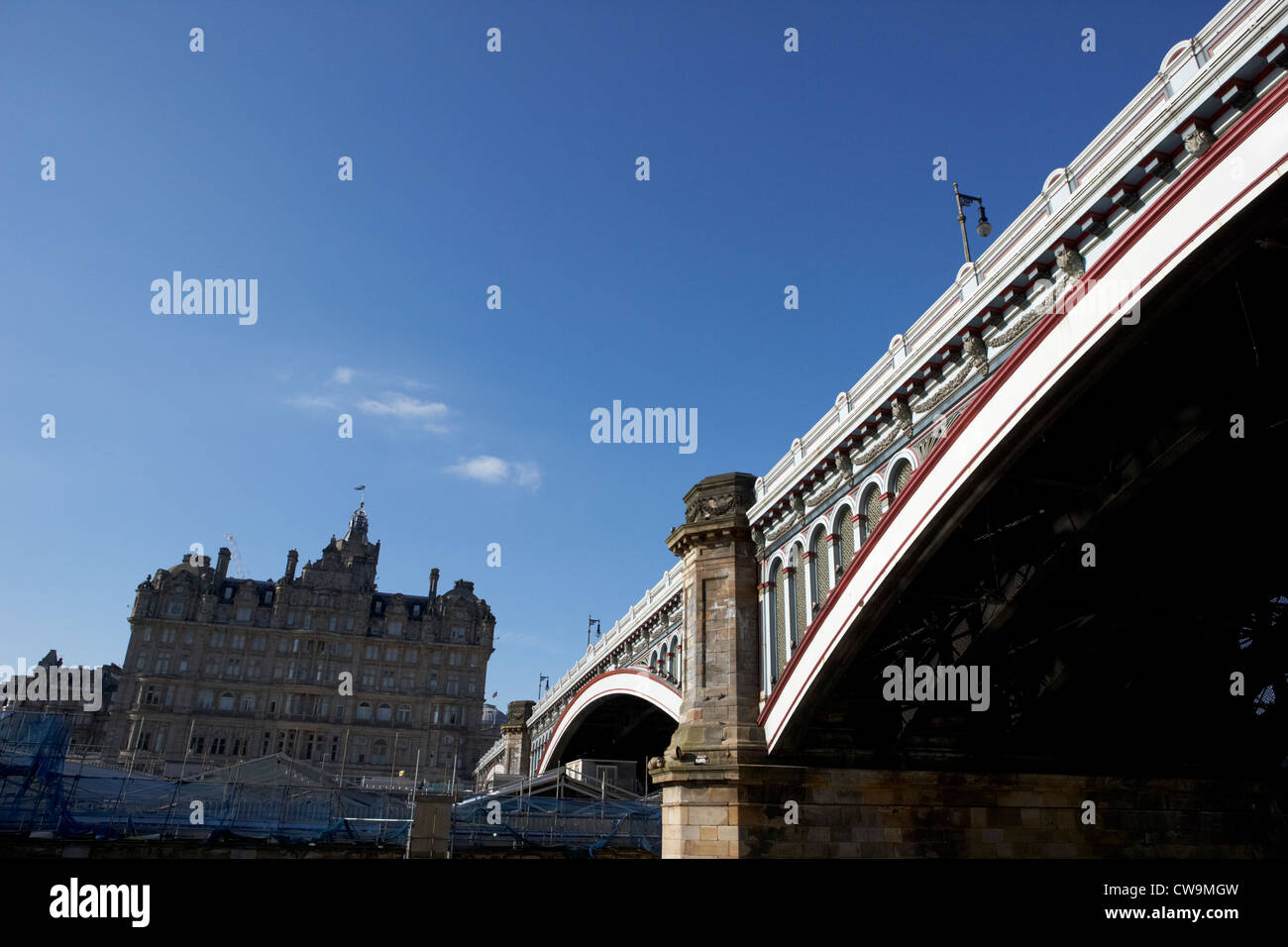 the north bridge edinburgh scotland uk united kingdom Stock Photo - Alamy