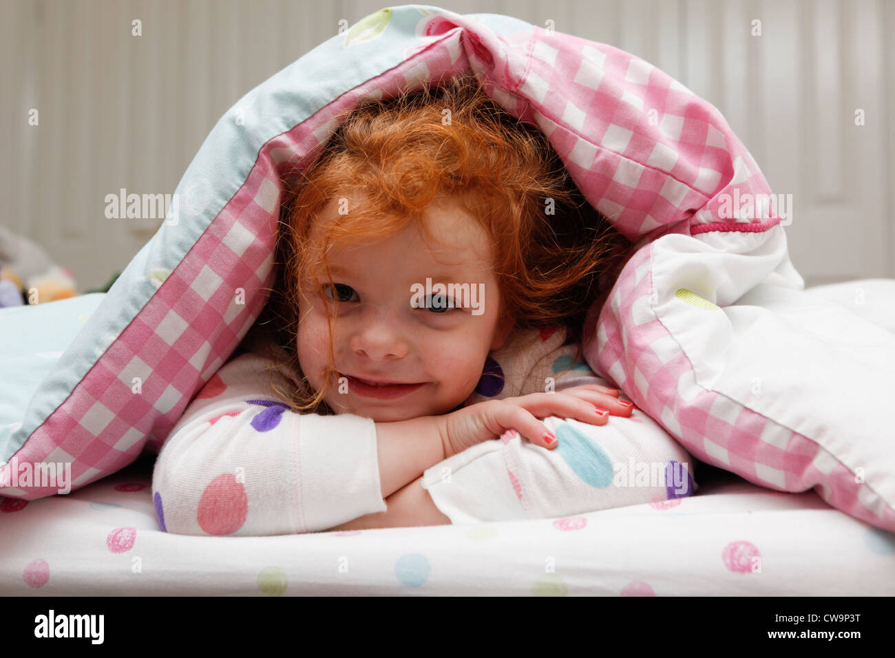Little girl awake in bed Stock Photo - Alamy