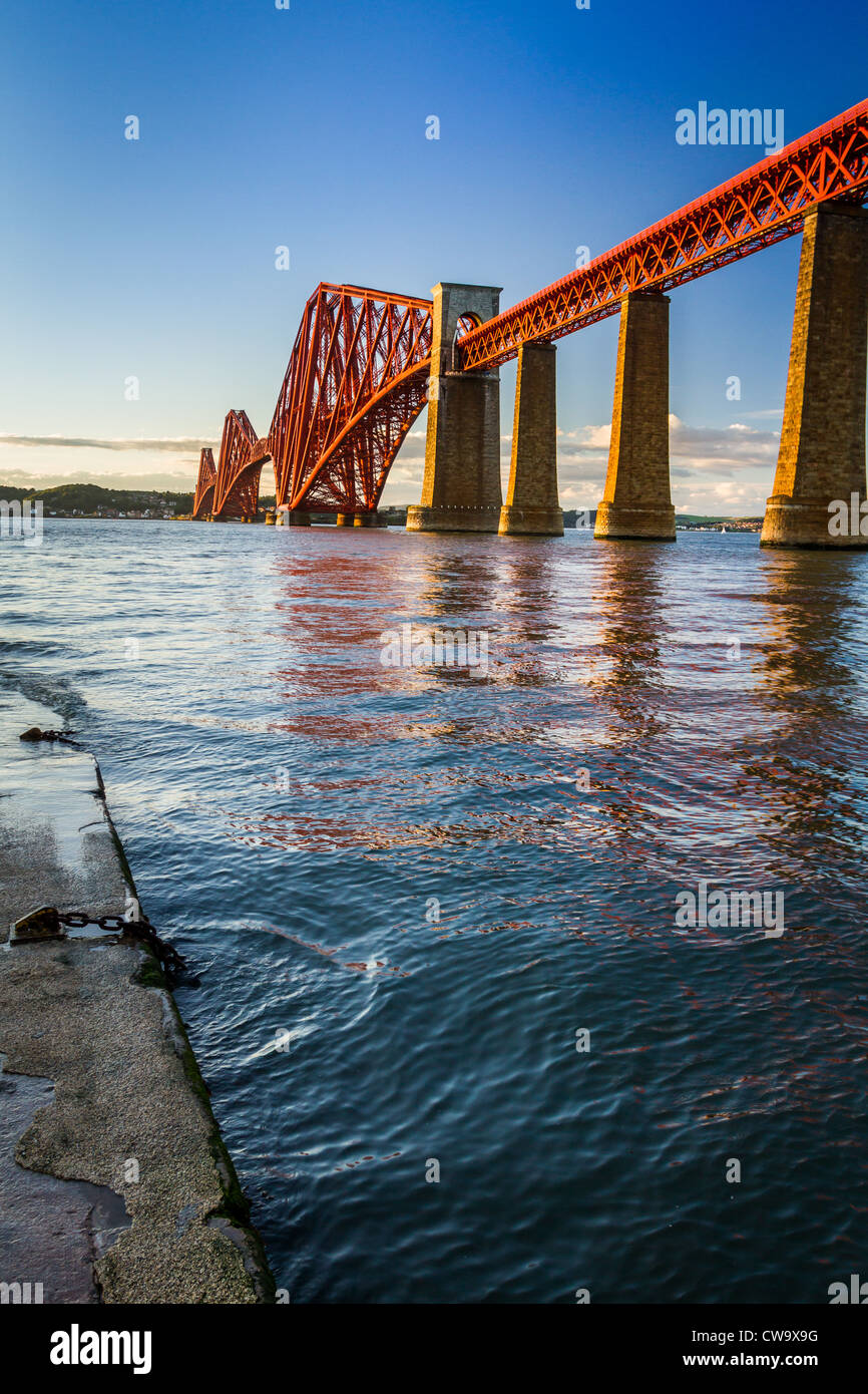 Forth road bridge monument hi-res stock photography and images - Alamy