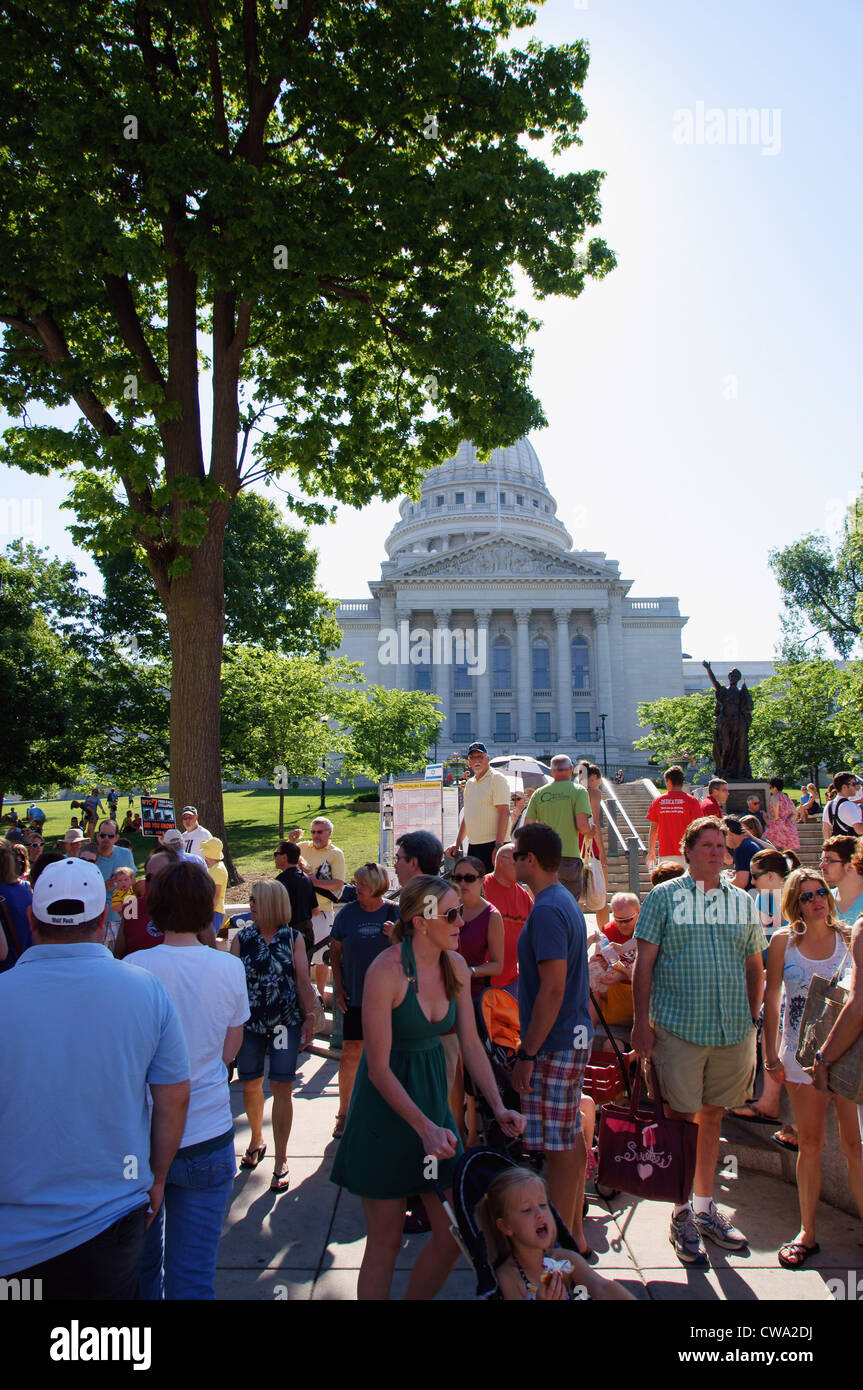 Wisconsin farmers market hi-res stock photography and images - Alamy
